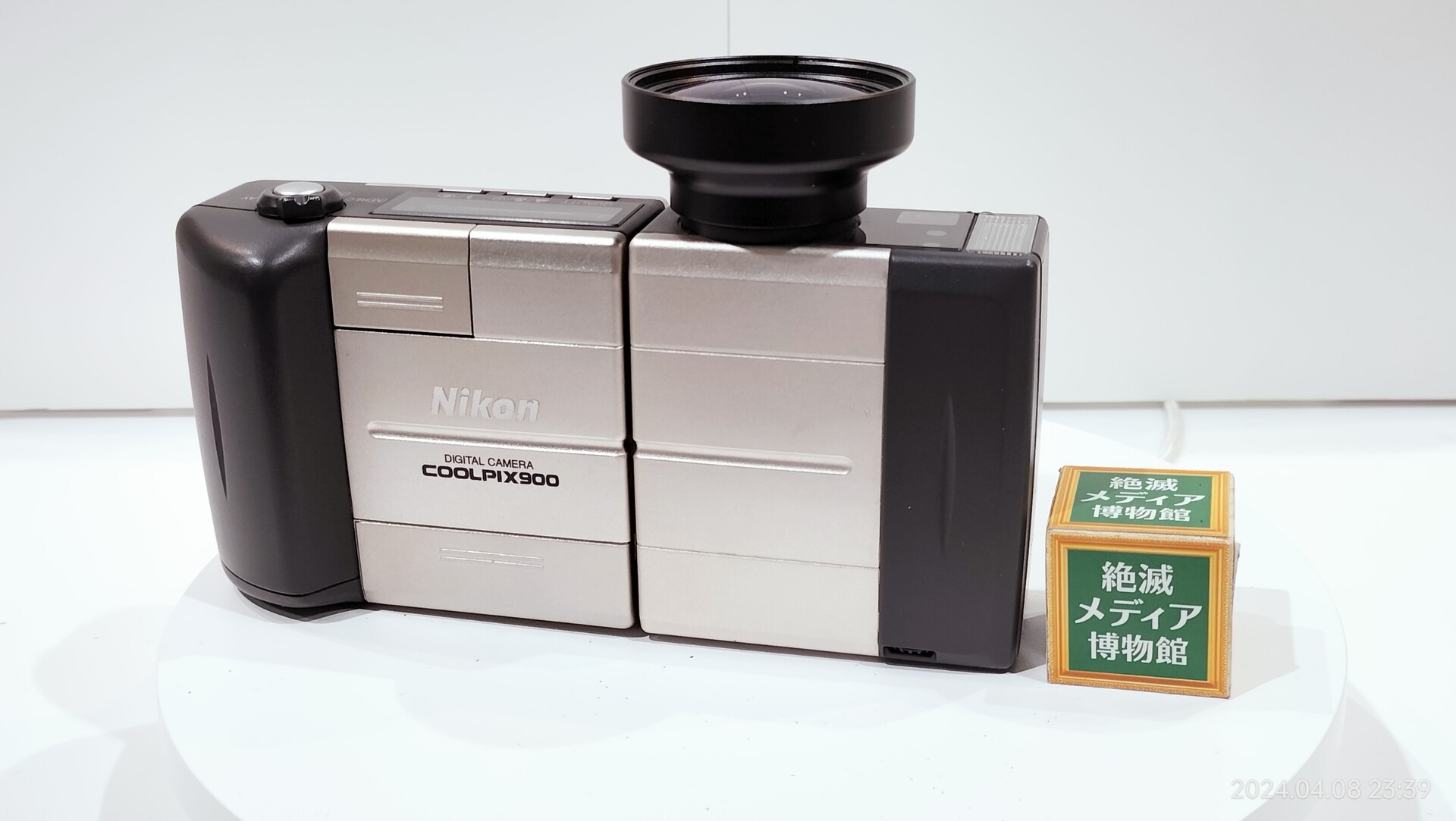 1998/平成10/Nikon/COOLPIX E900/ニコン初のニッコールレンズ搭載機/光学3倍/スイバル/フィッシュアイコンバーター付き ...