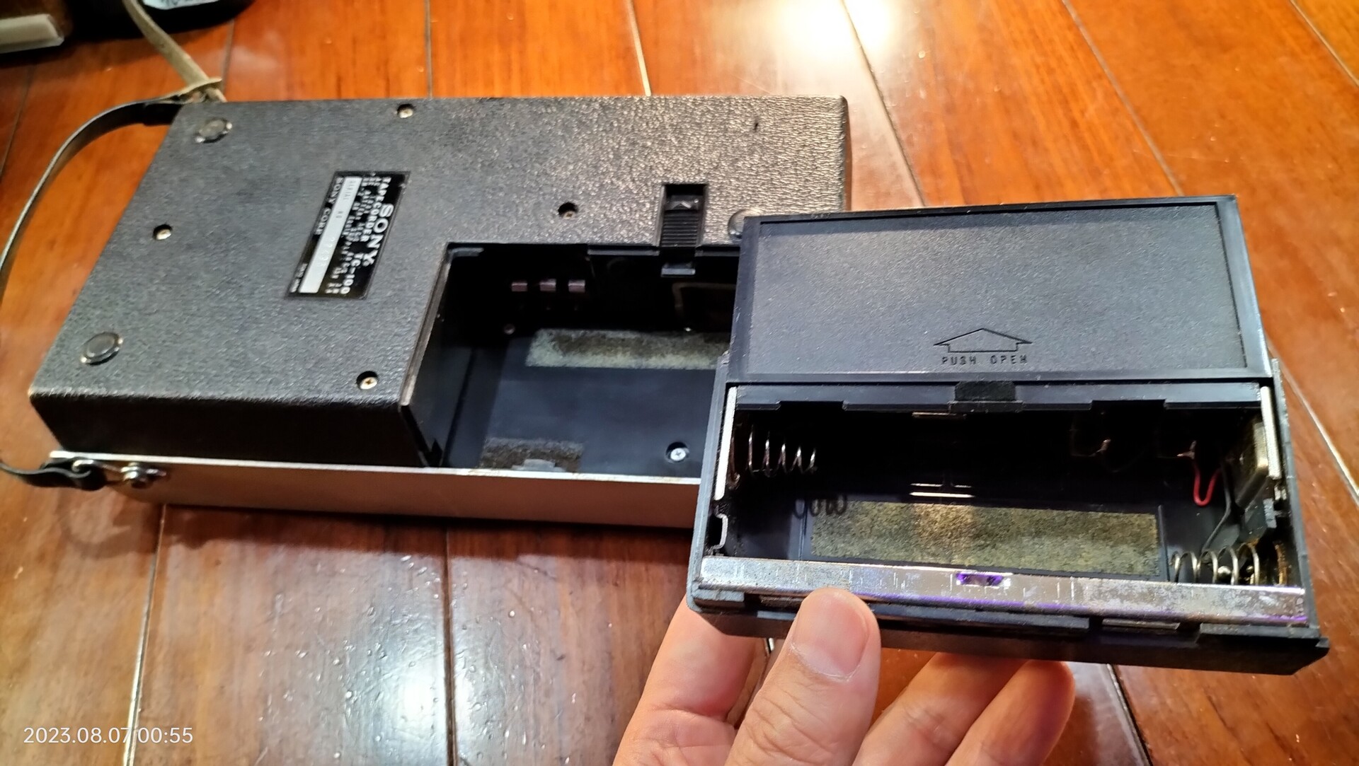 1966/昭和41/SONY/TC-100/TAPECORDER/マガジンマチック100/単2乾電池4本/ソニーカセットテープレコーダー1号機 ...