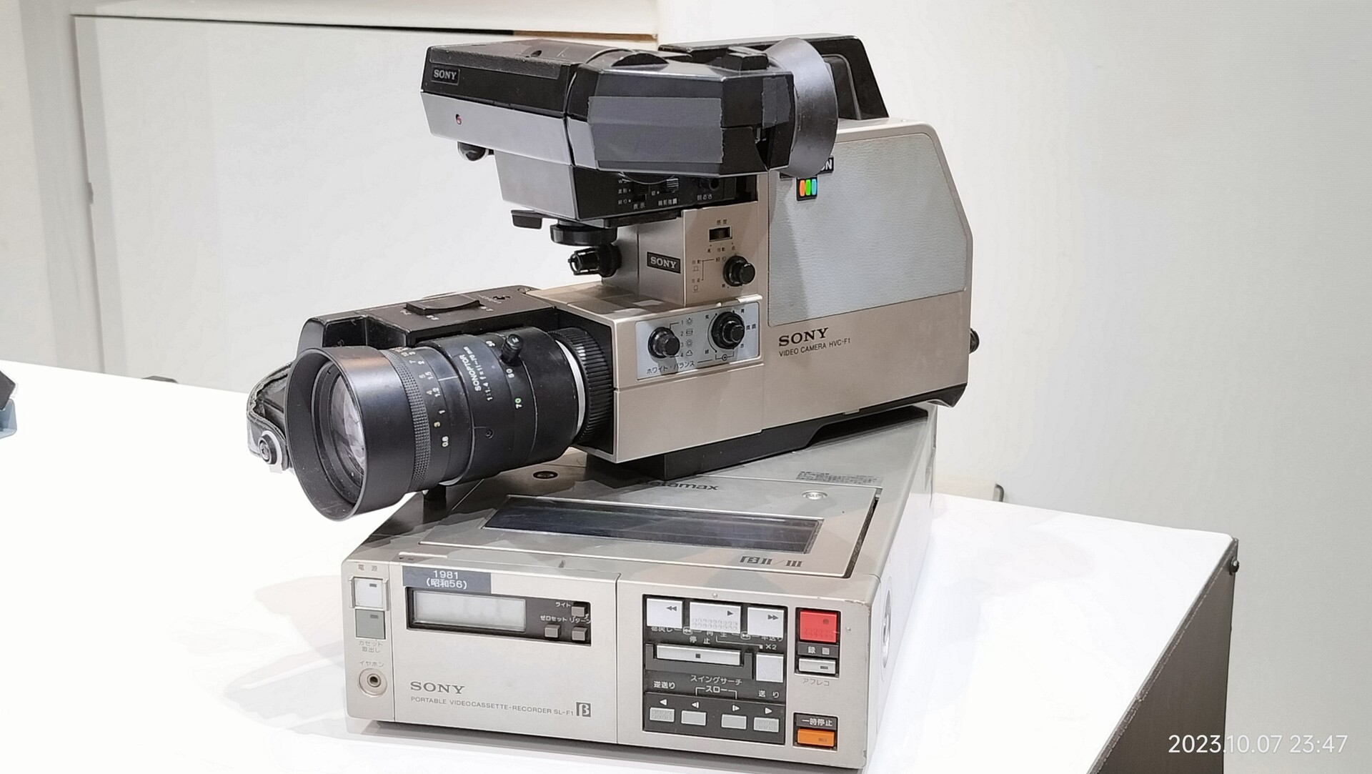 1981/昭和56/SONY/SL-F1/HVC-F1/ベータマックス/ポータブルビデオデッキとビデオカメラのセット/当時世界最小 ...