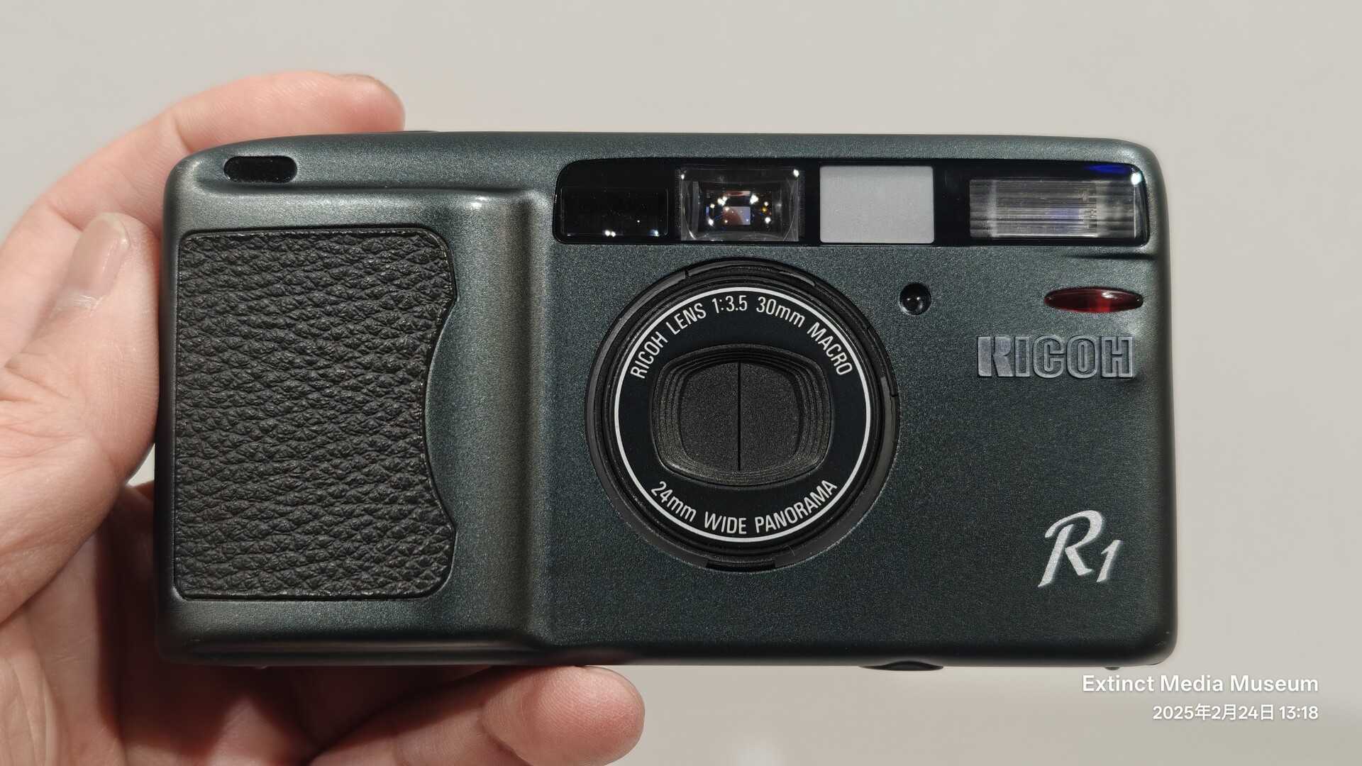 1994/平成6/RICOH/R1/35mmフィルムカメラ/薄さ25mm/GRシリーズの先祖/30mm/F3.5/ : Extinct ...