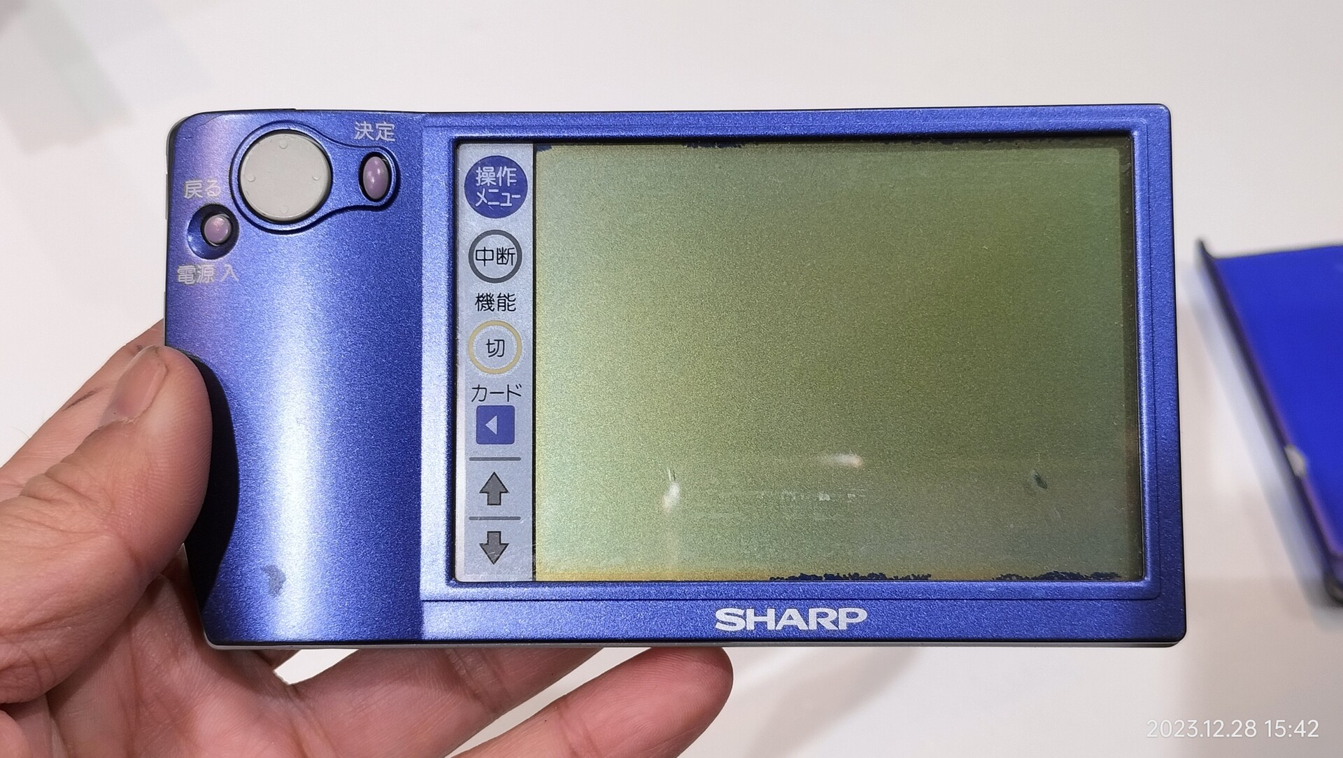 1999/平成11/SHARP/Zaurus/MI-P1-A/パーソナルモバイルツール/ザウルスアイゲッティ/ブリリアントブルー/モノクロ16階調/タッチパネル/単4電池2本/シャープスペース ...
