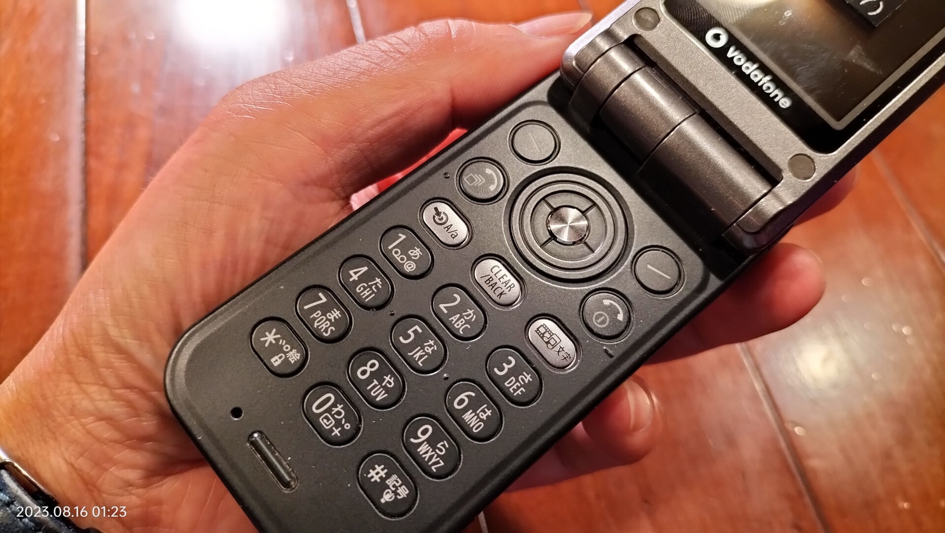 2005/平成17/SHARPE/703SH/Vodafone/ミニSDスロット/ : Extinct Media Museum：絶滅メディア博物館