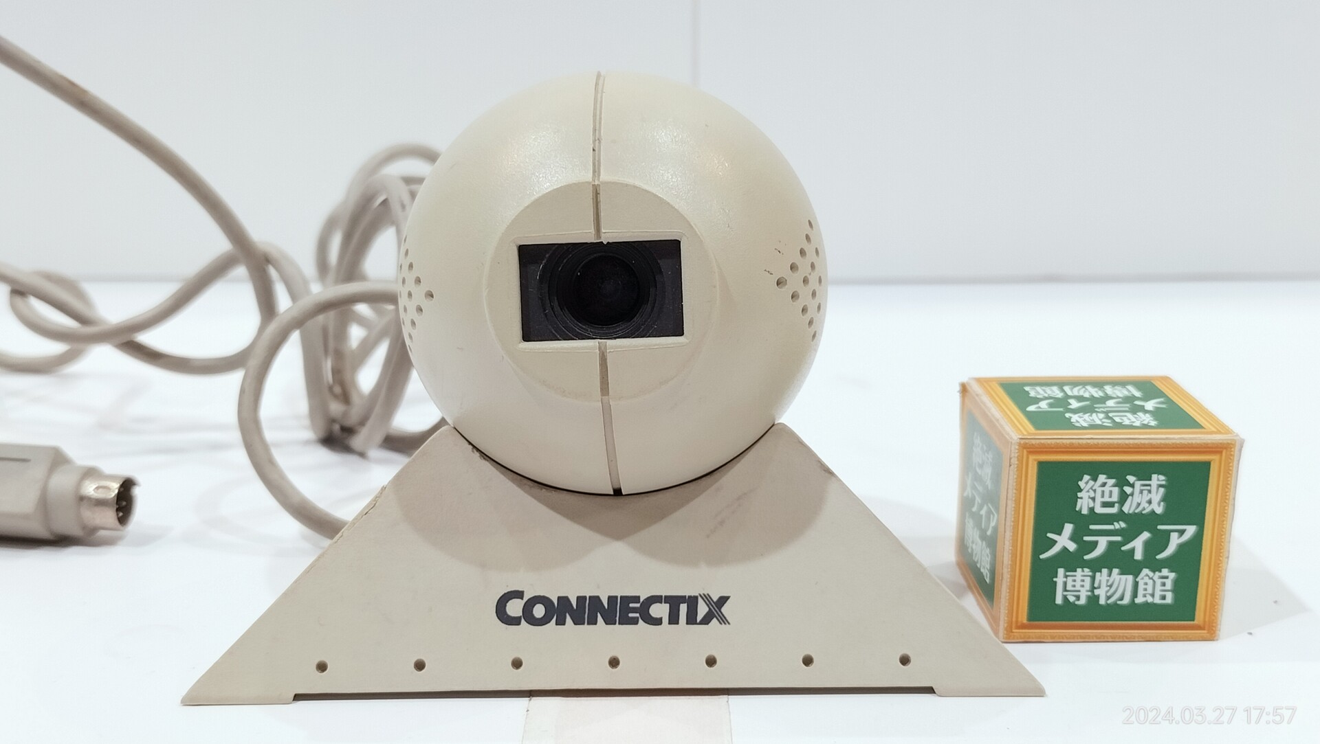 1994/平成6/Connectix/QuickCam/320_240 4bpp Greyscale/世界初のWebCam ...