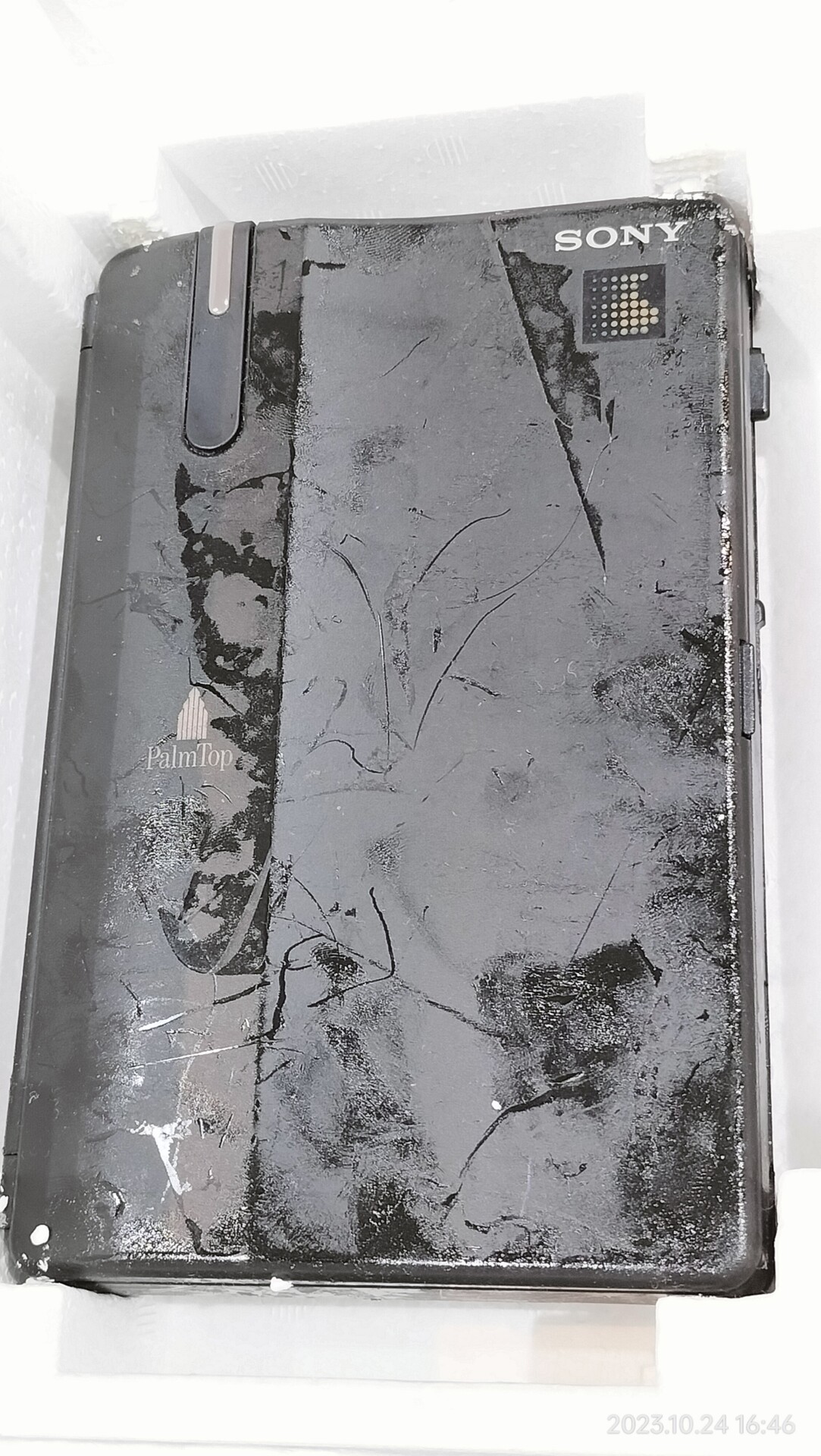 1991/平成3/SONY/PTC-300/PalmTop/三世代目/加水分解が激しく展示不可/クリーニング予定/ : Extinct Media Museum | 絶滅メディア博物館