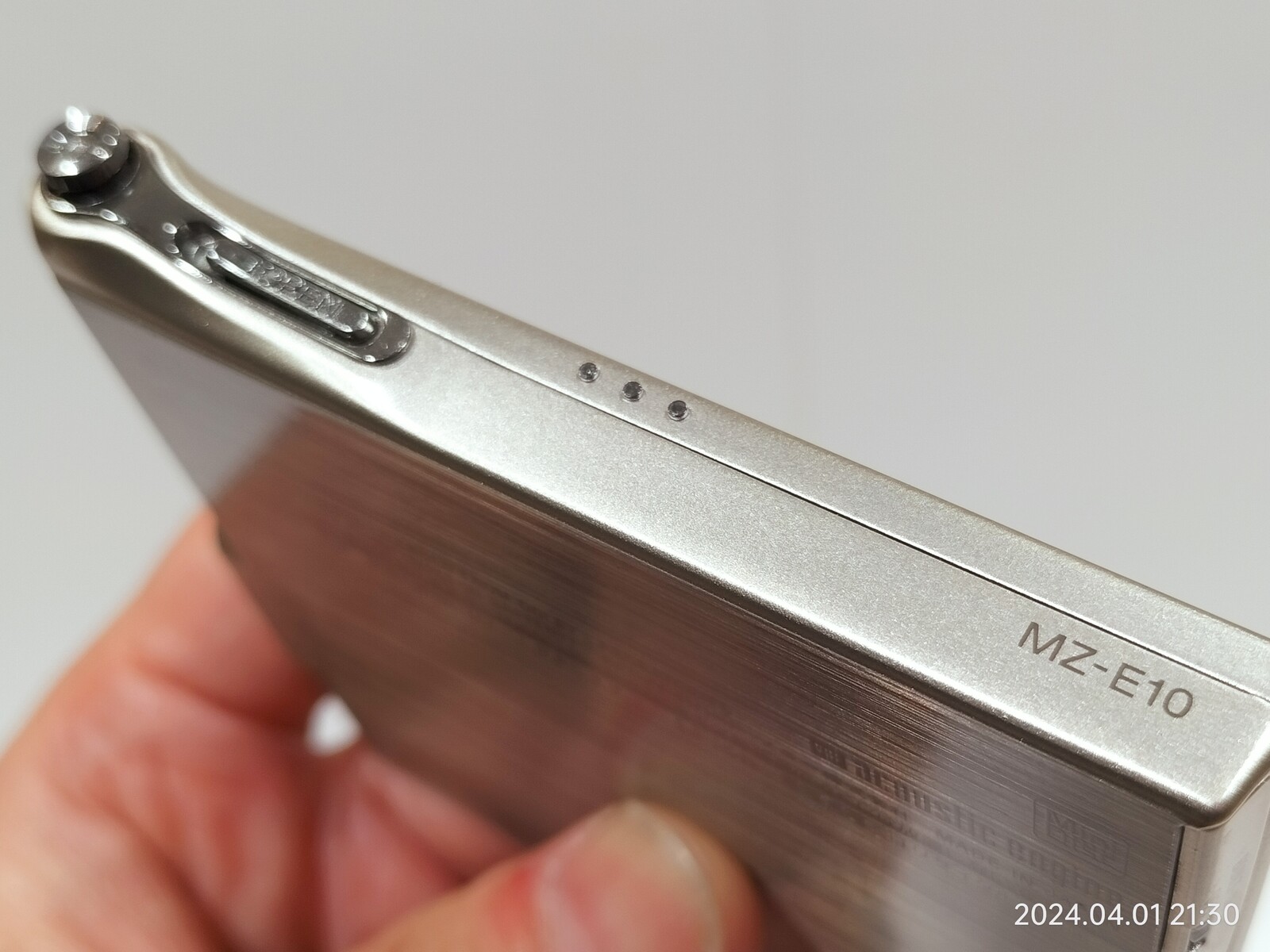 2002/平成14/SONY/MD Walkman/MZ-E10/再生専用MDウォークマン/厚さ9.9mm/デジタルアンプ/バーチャルホン ...