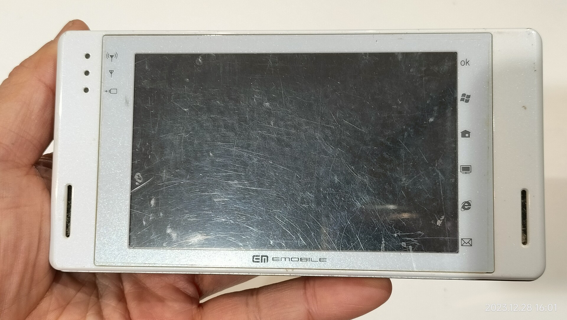 2007/平成19/SHARP/EM・ONE/S01SH/Windows Mobile 5.0/イーモバイル/デュアルスライド機構/131万 ...