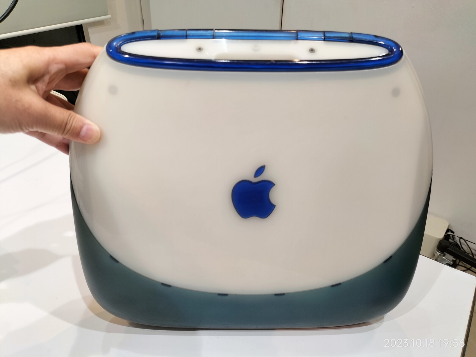 1999/平成11/Apple/iBook G3/FireWire/iMac to go/クラムシェル/ブルーベリー/初代iBook/取っ手 ...
