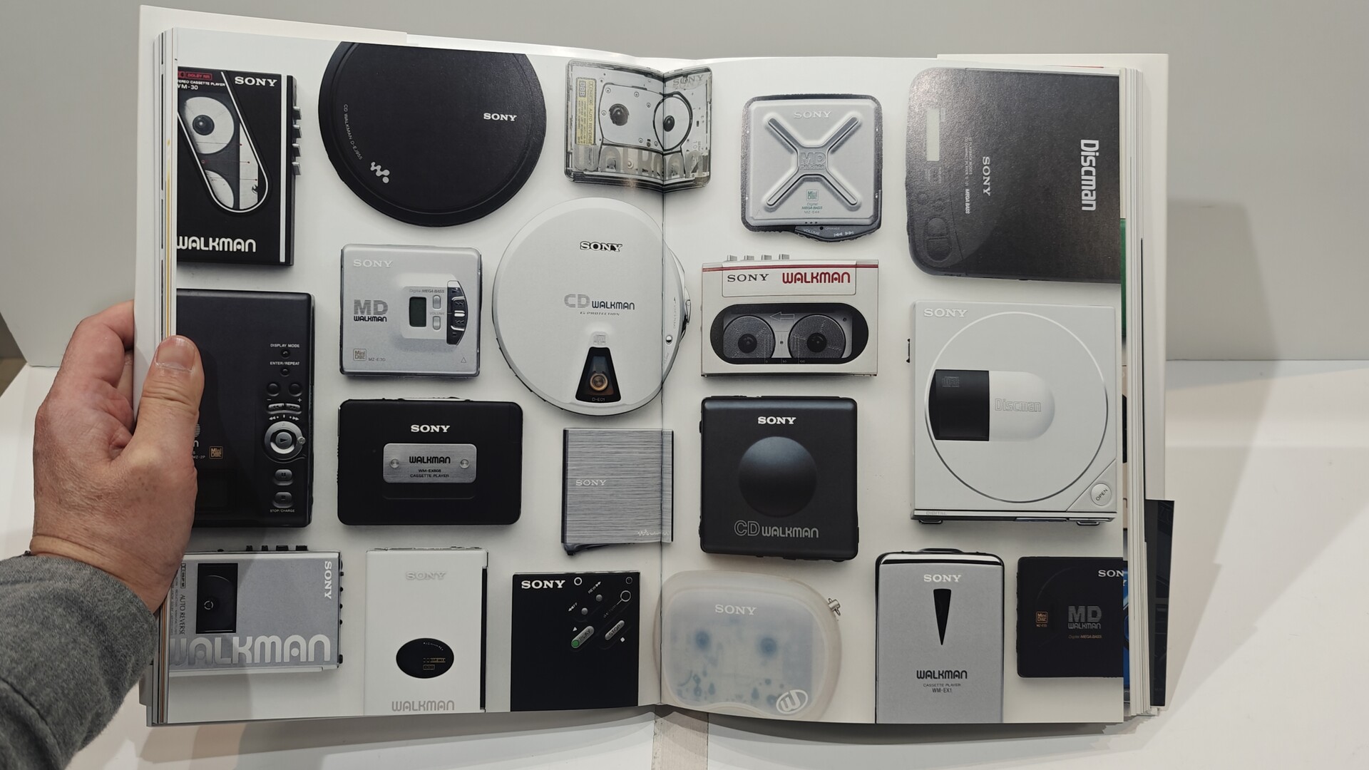 2016/平成26/日経ナショナルジオグラフィック社/SONY DESIGN MAKING MODERN/ソニークリエイティブセンター監修 ...