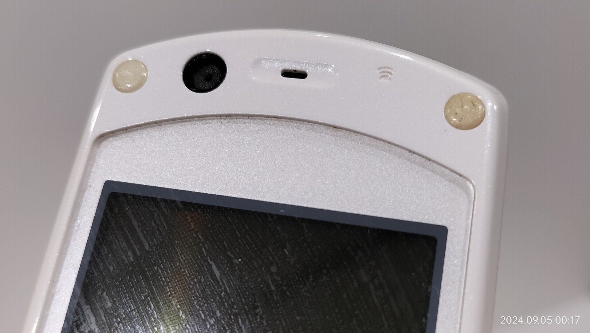 2005/平成17/SHARP/SH700iS/NTT DoCoMo/126万画素/クールホワイト/ : Extinct Media ...