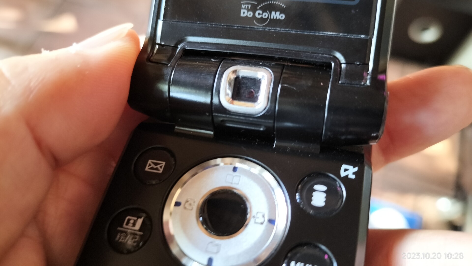 2006/平成18/LG/L600i/DoCoMo/SIMPURE L/ヒンジ回転カメラ/ : Extinct Media Museum ...