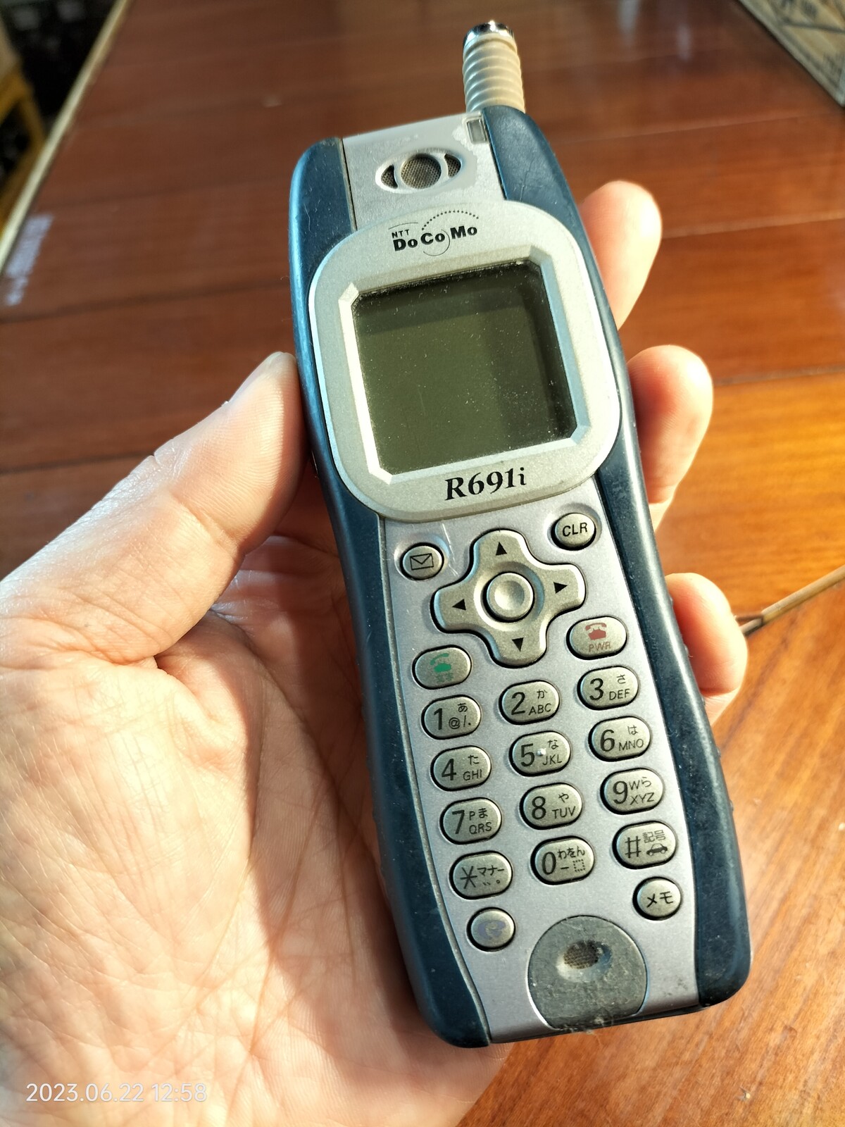 2001/平成13/日本無線/R691i/デジタルムーバ/耐水/グッドデザイン賞/ : Extinct Media Museum | 絶滅 ...