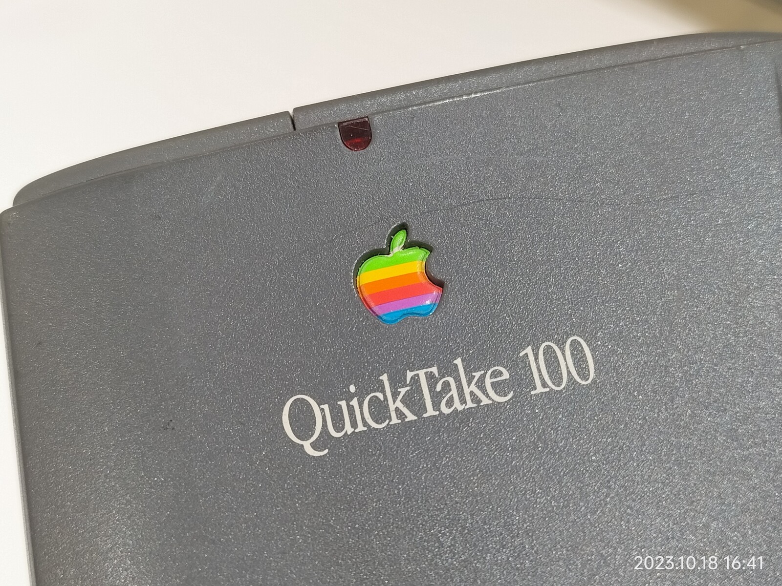 1994/平成6/Apple/QuickTake 100/アップル初のデジタルカメラ/生産はチノン/単焦点/35万画素/VGA/内蔵メモリー ...