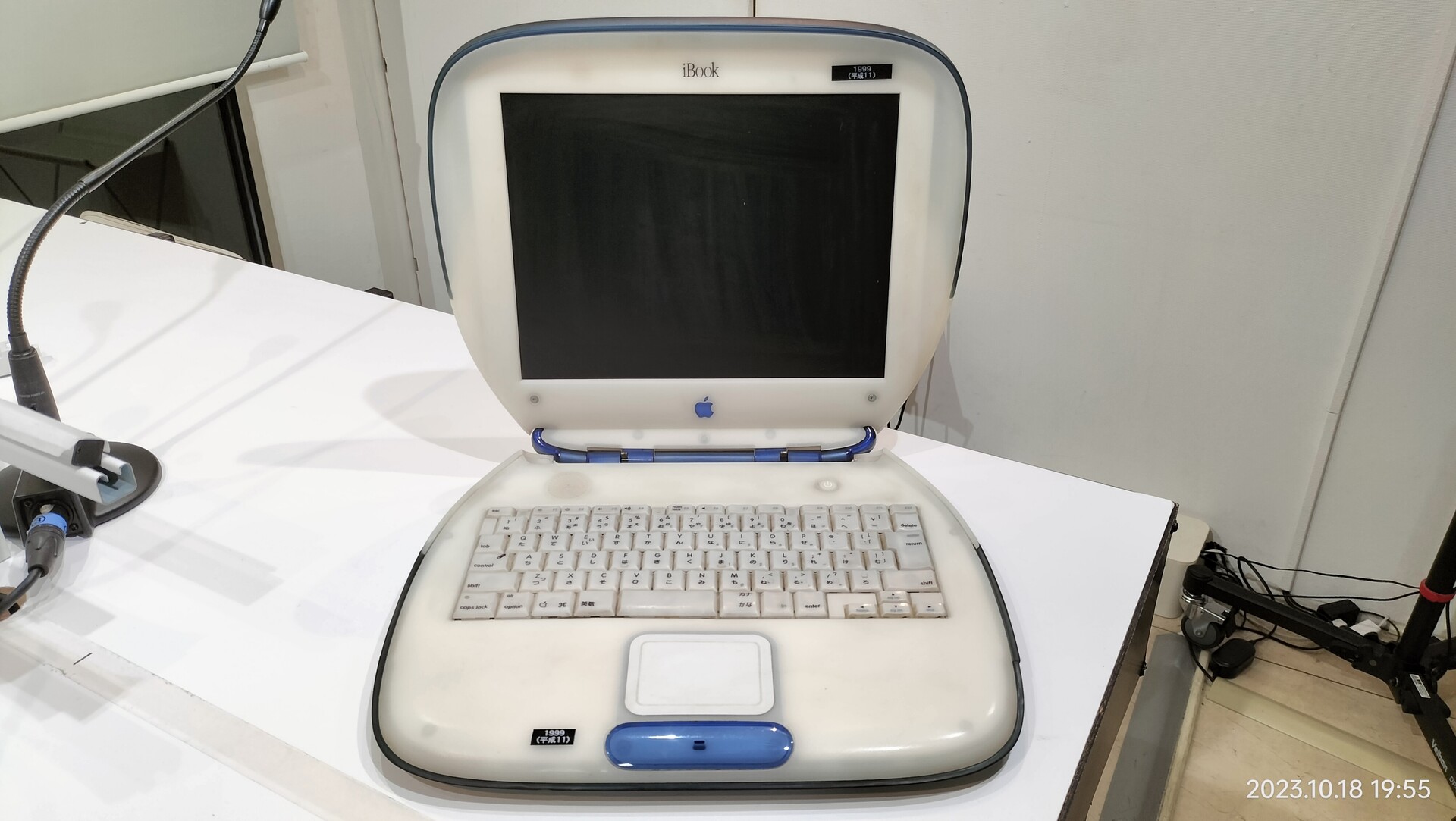 1999/平成11/Apple/iBook G3/FireWire/iMac to go/クラムシェル/ブルーベリー/初代iBook/取っ手 ...