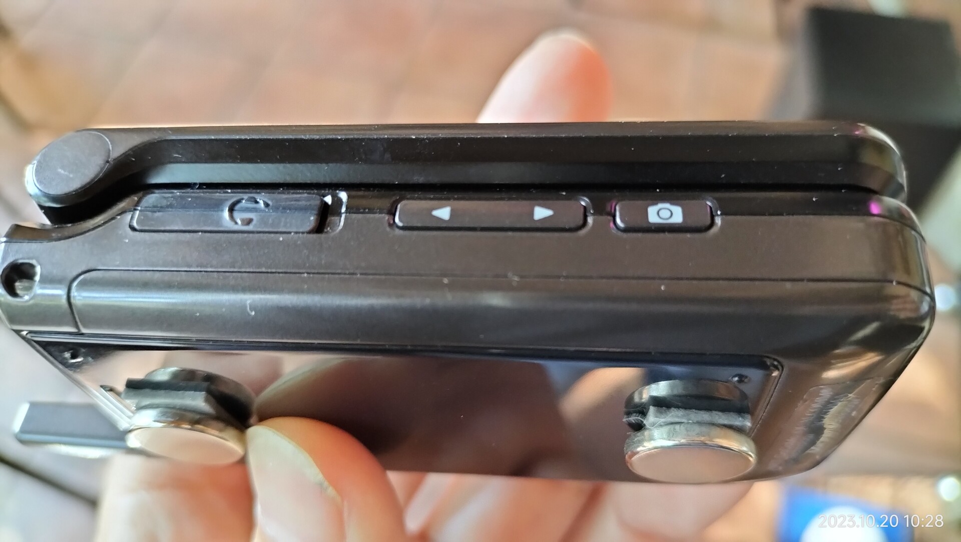 2006/平成18/LG/L600i/DoCoMo/SIMPURE L/ヒンジ回転カメラ/ : Extinct Media Museum ...