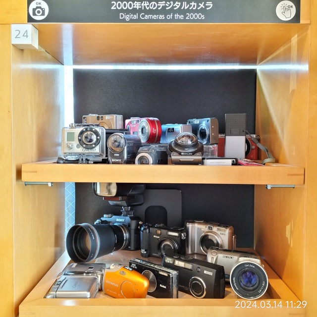 Exhibition/Digital cameras in the 2000s/展示/2000年代のデジタルカメラ/ : Extinct ...