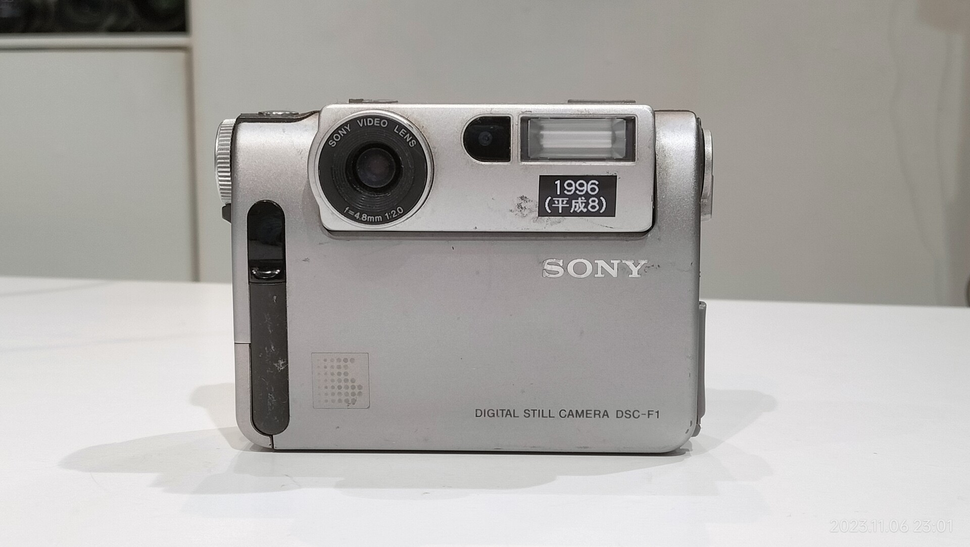 1996/平成8/SONY/DSC-F1/初代Cyber-Shot/回転レンズ/35万画素/内蔵メモリー/ : Extinct Media ...