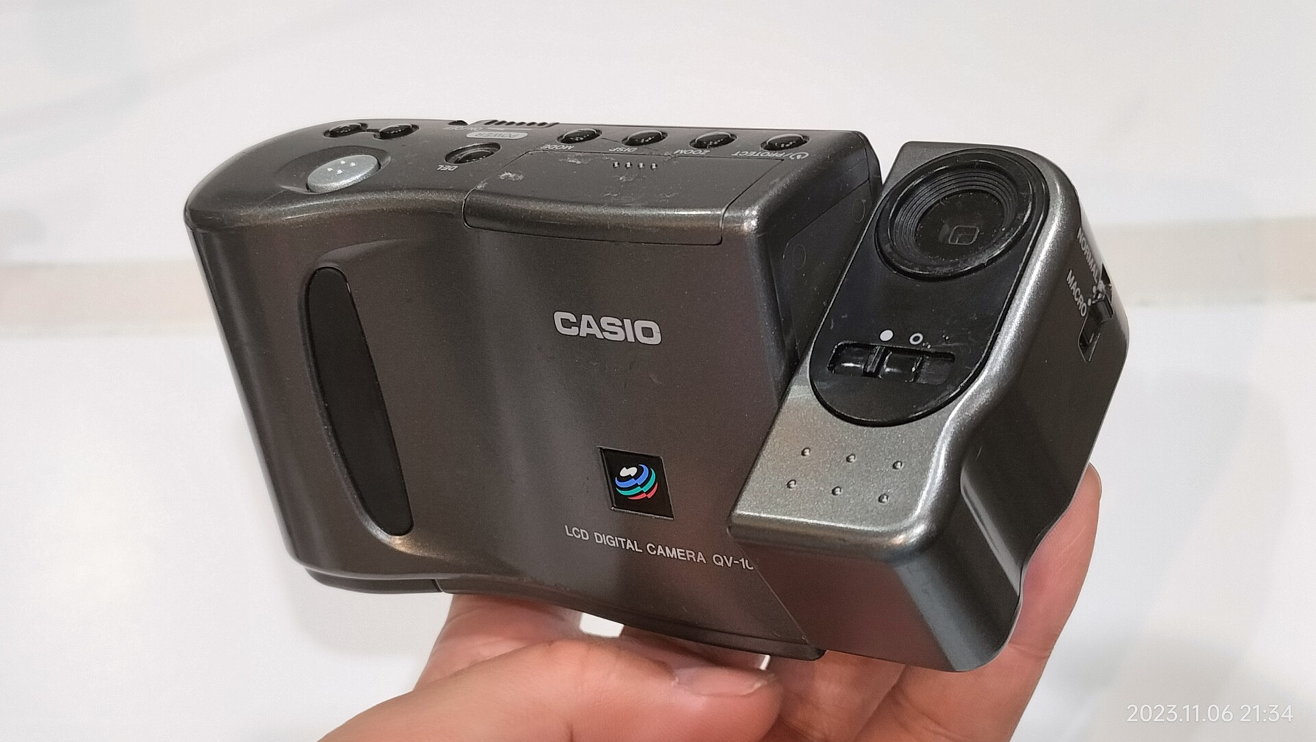 1994/平成6/CASIO/QV-10/25万画素/単焦点/QVGA/回転レンズ/内蔵メモリーのみ/未来技術遺産/ガンメタル ...