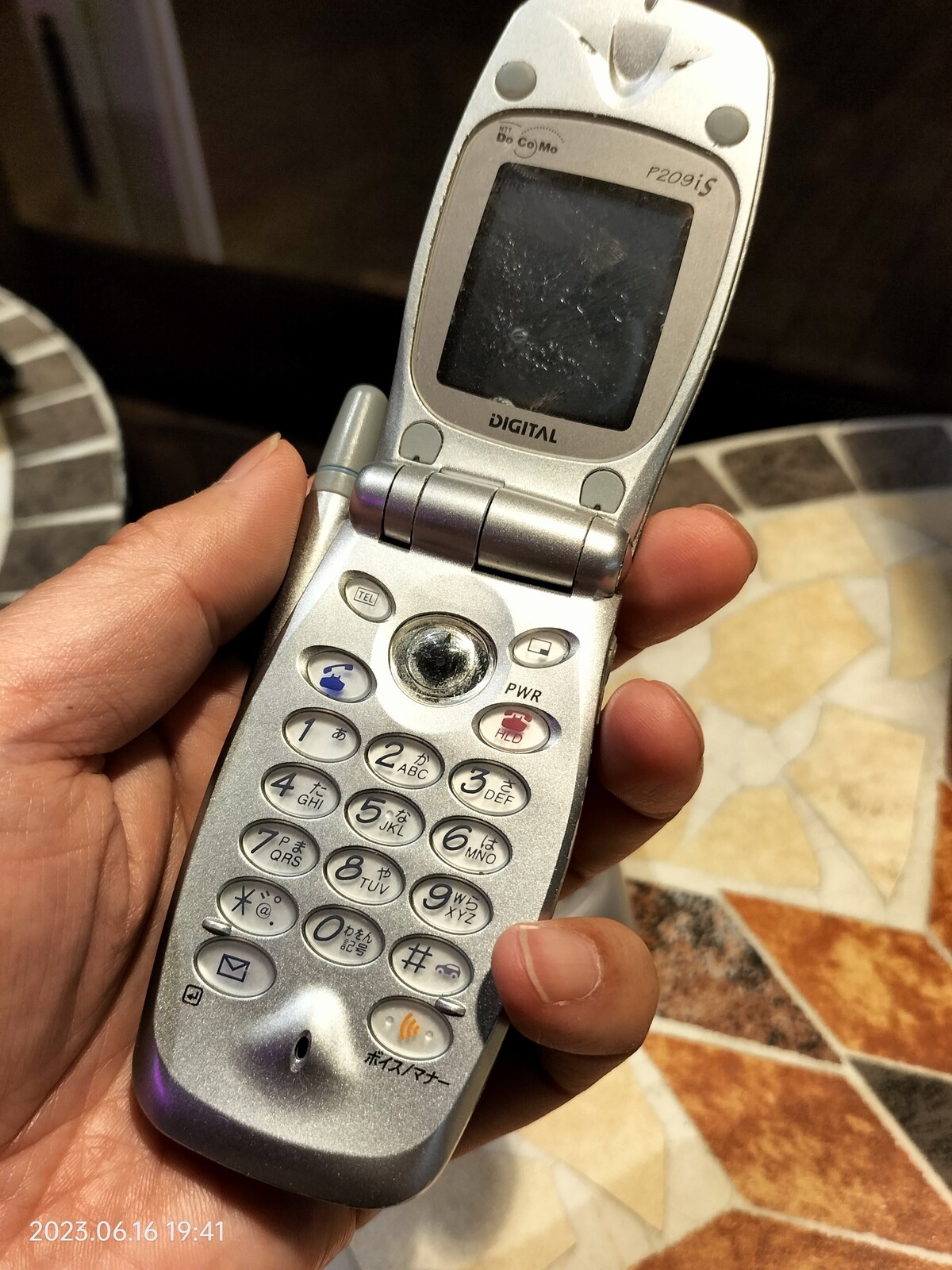 2000/平成12/Panasonic/P209iS/折りたたみ/クレードル付き/プライベートウィンドウ : Extinct Media ...