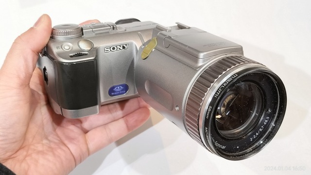 2001/平成13/SONY/DSC-F707/Cyber-shot/502万画素/光学5倍/回転レンズ/メモリースティック/ホログラフィック ...