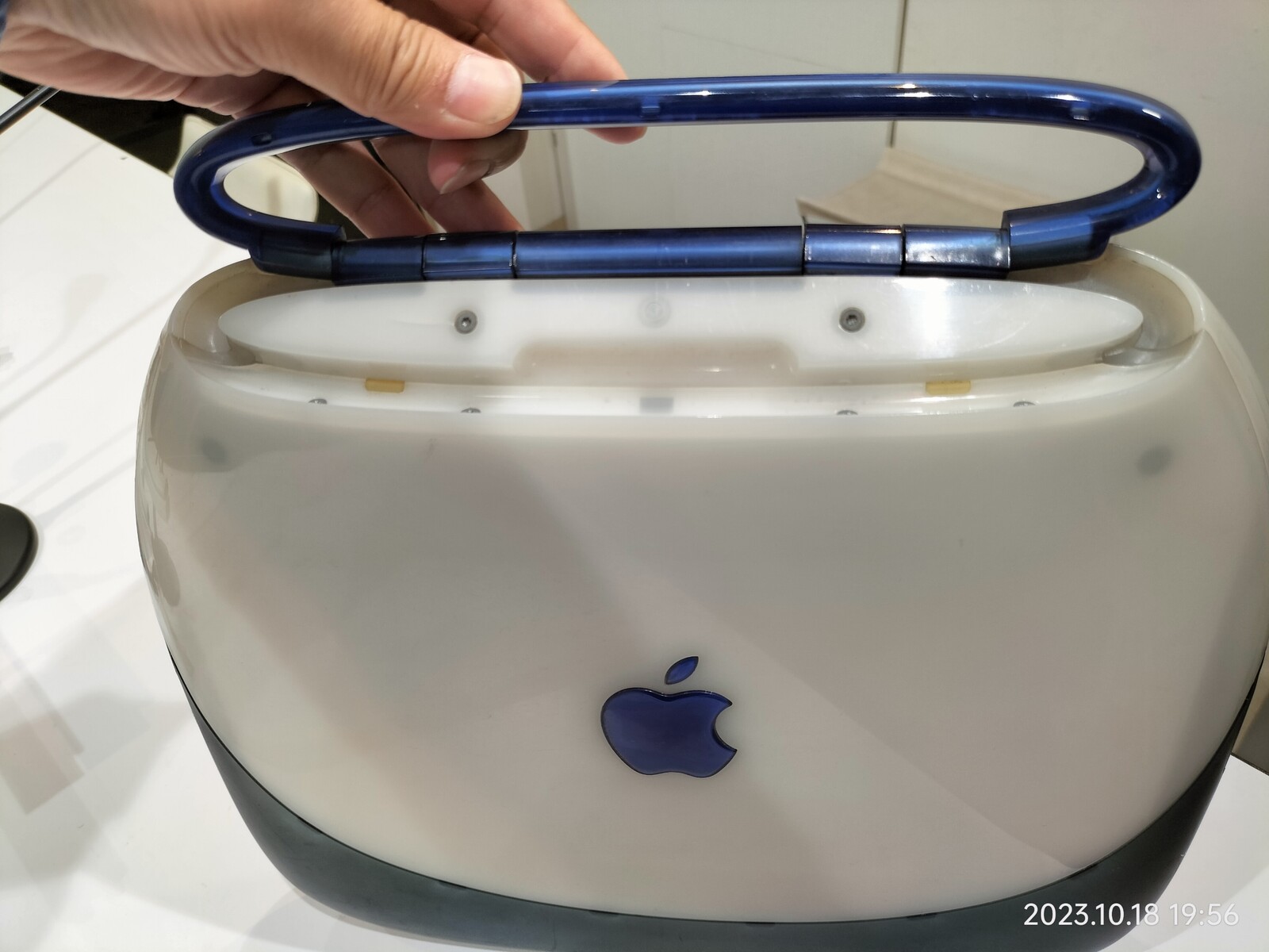 1999/平成11/Apple/iBook G3/FireWire/iMac to go/クラムシェル/ブルーベリー/初代iBook/取っ手 ...