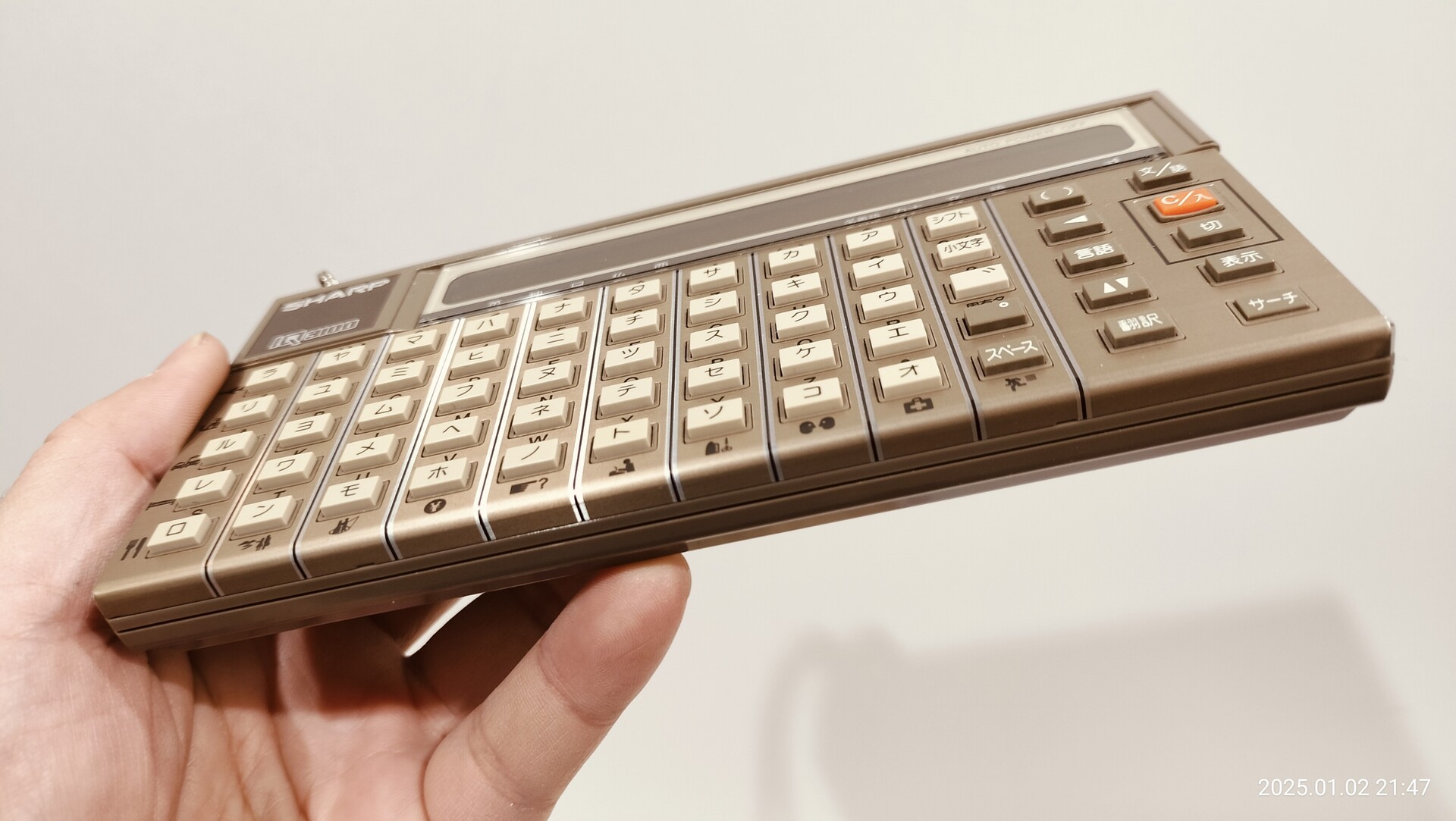 1980/昭和55/SHARP/IQ-3100/シャープポケット電訳機/ゴールド/ : Extinct Media Museum | 絶滅メディア博物館