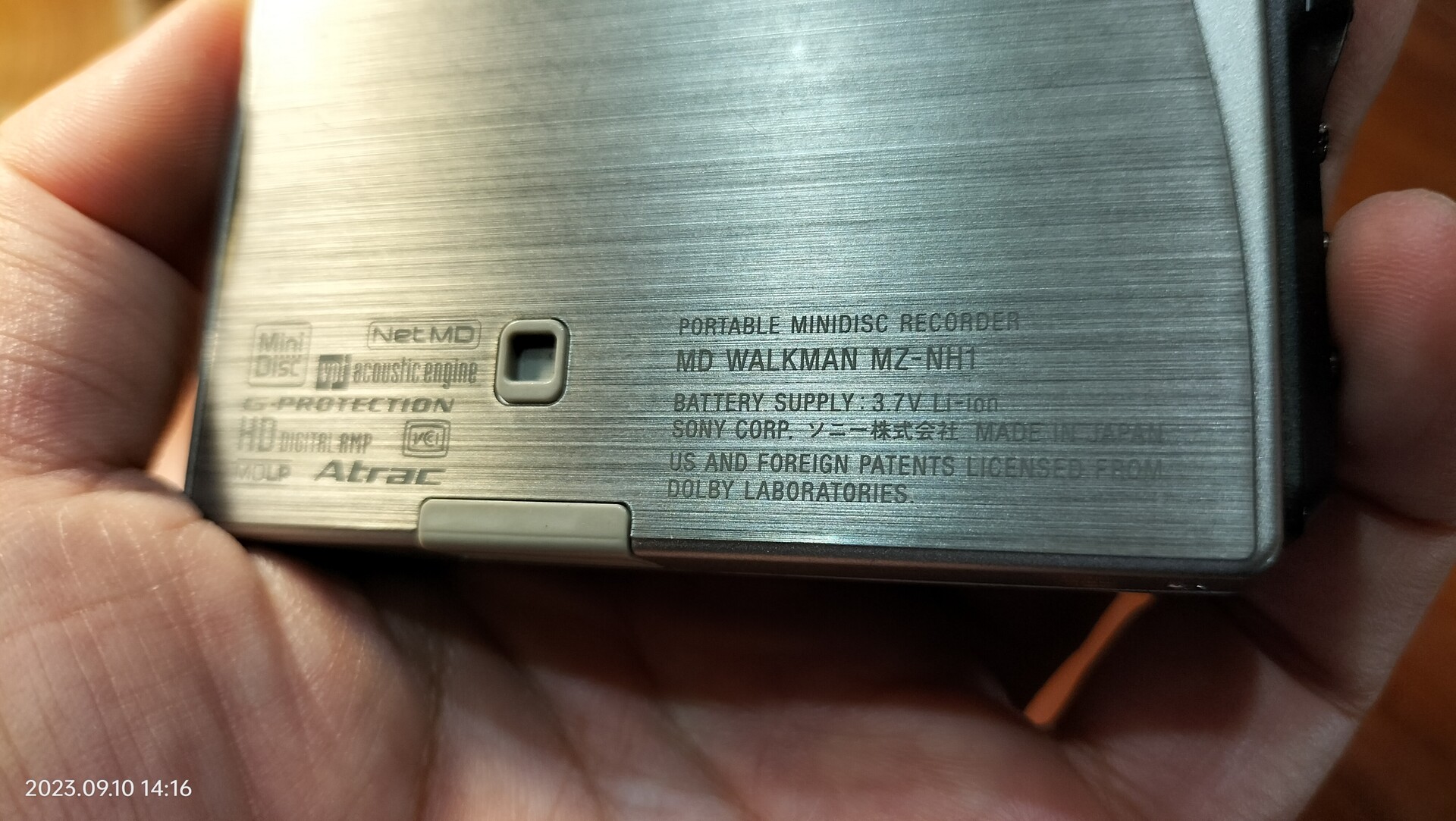 2004/平成16/SONY/MZ-NH1/Hi-MD/WALKMAN/ウォークマン/シルバー/充電スタンド/ : Extinct Media ...