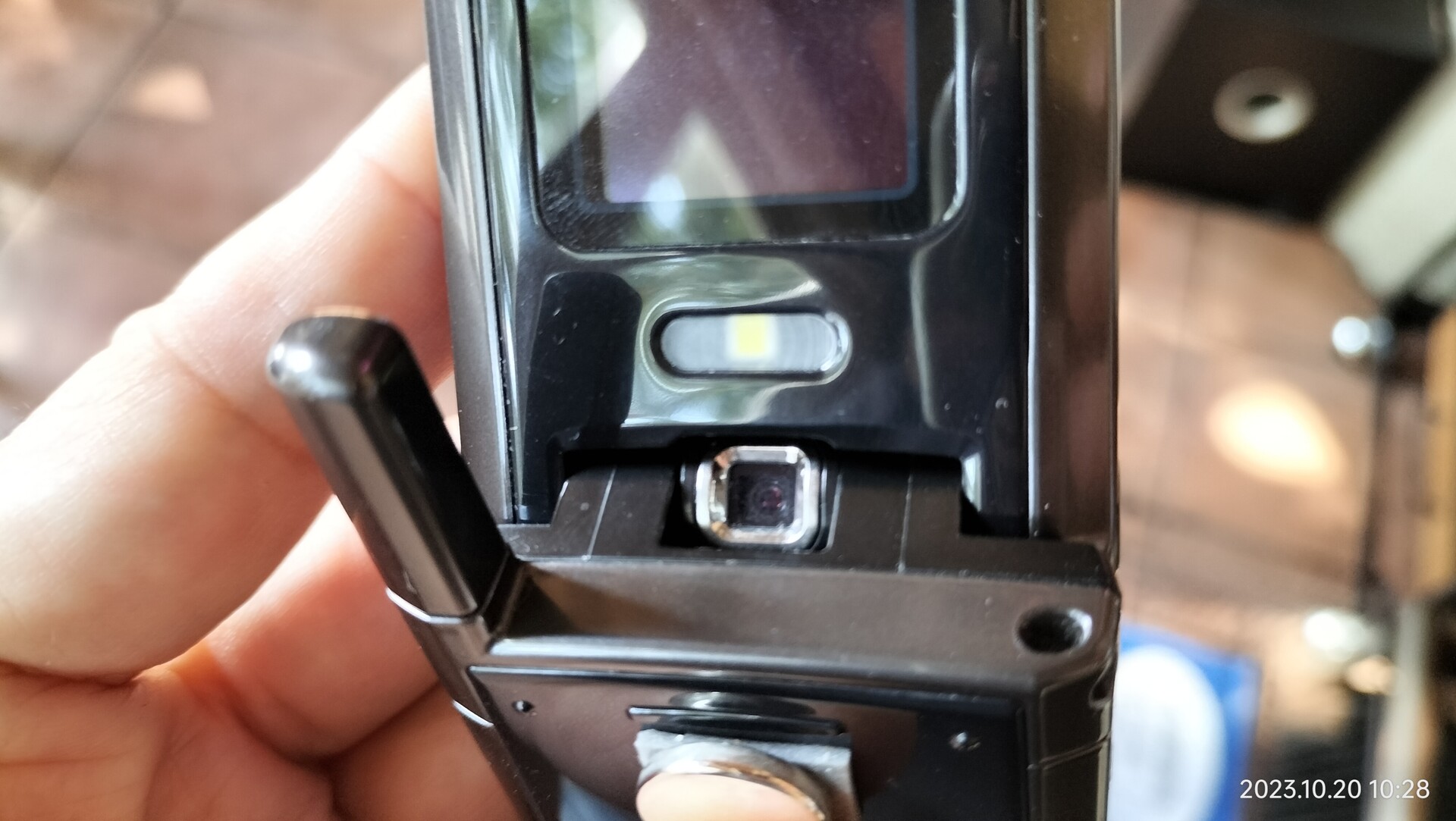 2006/平成18/LG/L600i/DoCoMo/SIMPURE L/ヒンジ回転カメラ/ : Extinct Media Museum ...