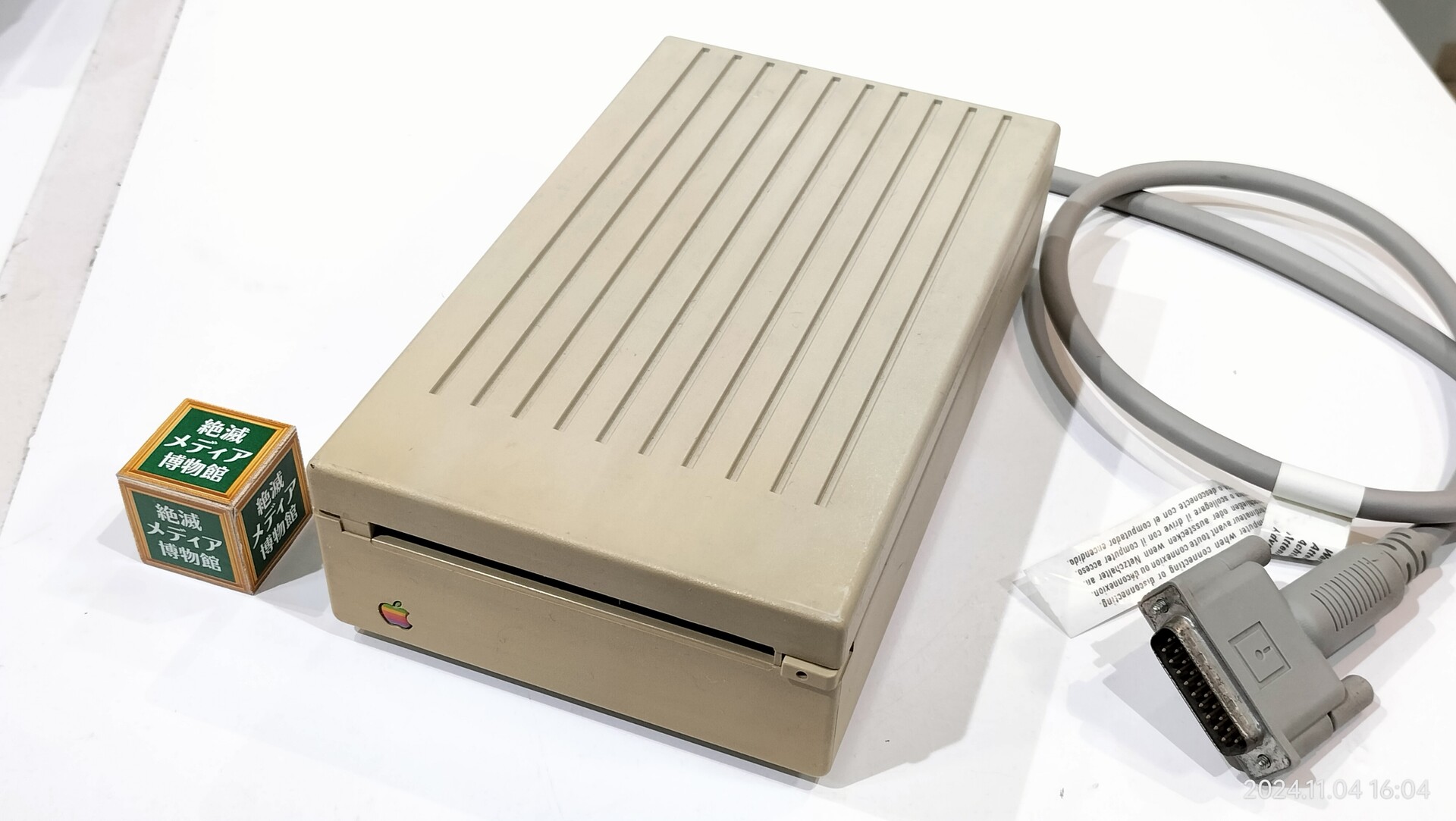 1991/平成3/Apple/Apple SuperDrive/1.44 MB 3.5 inch floppy drive/アップル純正3.5 ...