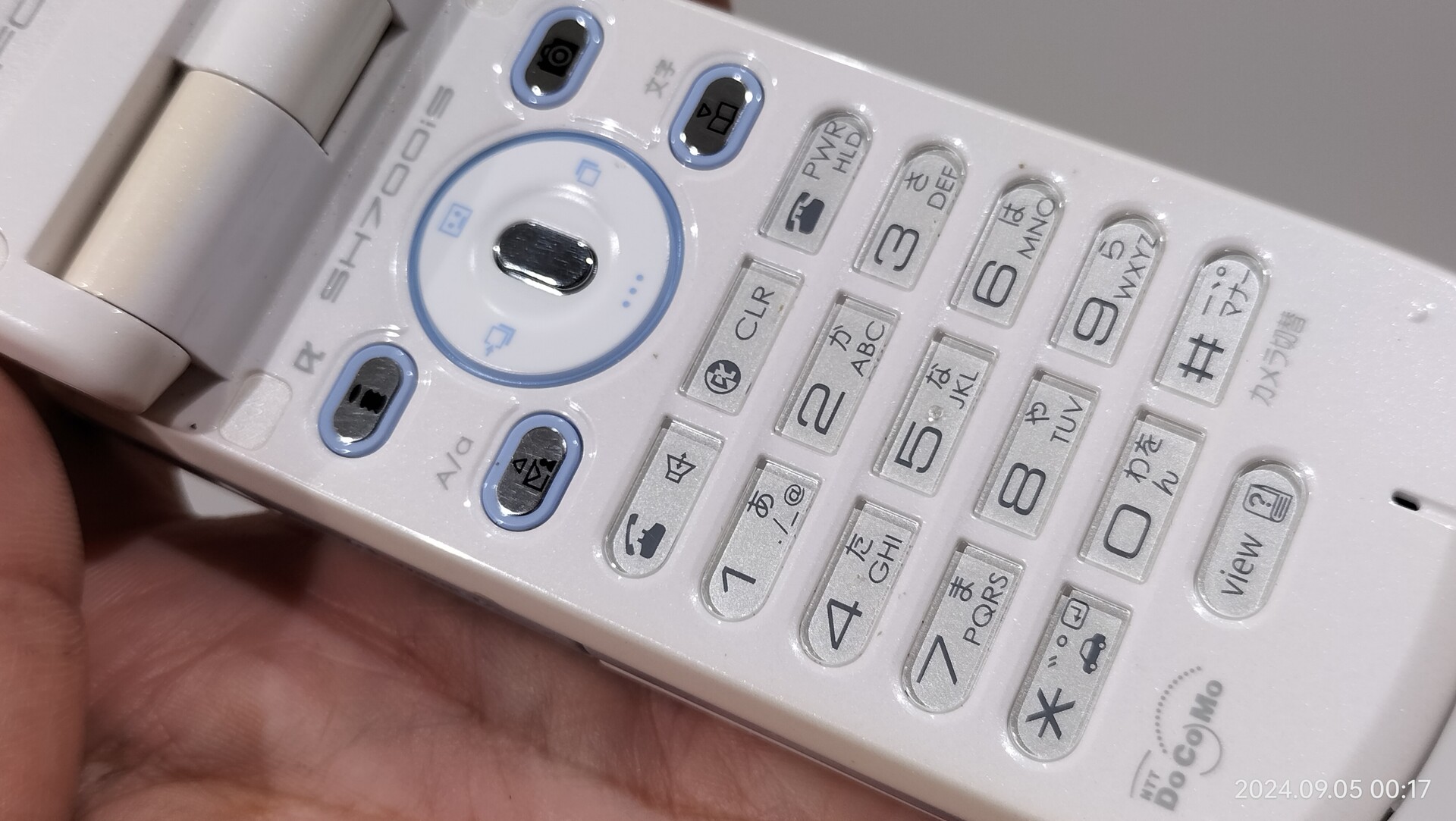 2005/平成17/SHARP/SH700iS/NTT DoCoMo/126万画素/クールホワイト/ : Extinct Media ...