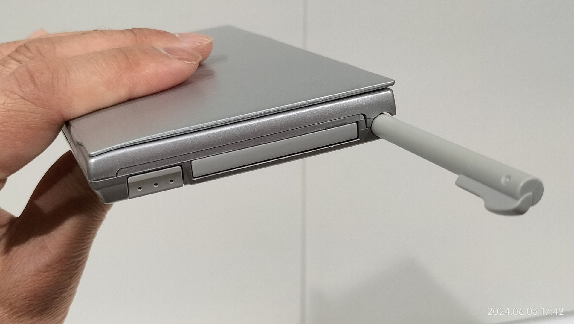 1997/平成9/SHARP/ZAURUS POCKET/MI-110M/16階調モノクロ液晶/CFスロット/当時シリーズ最小・最軽量/発売時85000円/ : Extinct Media ...