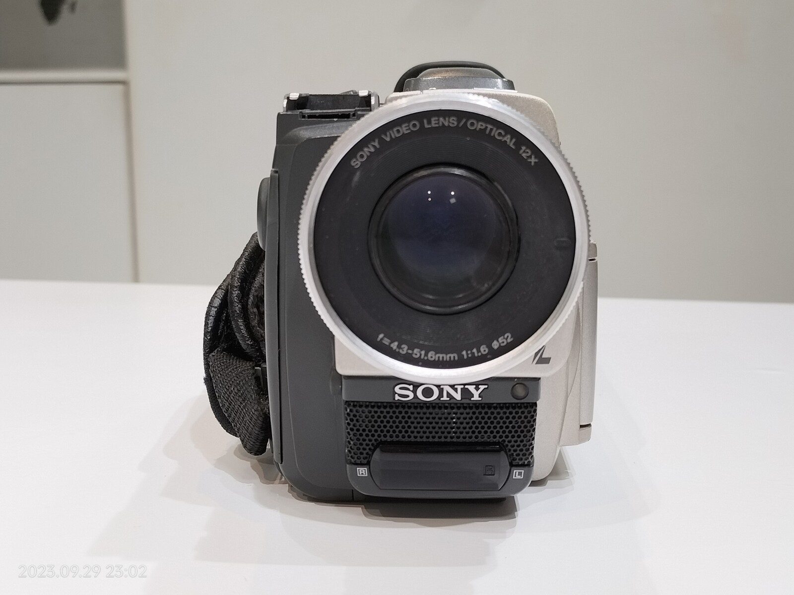 1998/平成10/SONY/DCR-TRV900/Handycam/小型ボディに3CCDを搭載した傑作機/3CCD/38万画素/DV ...