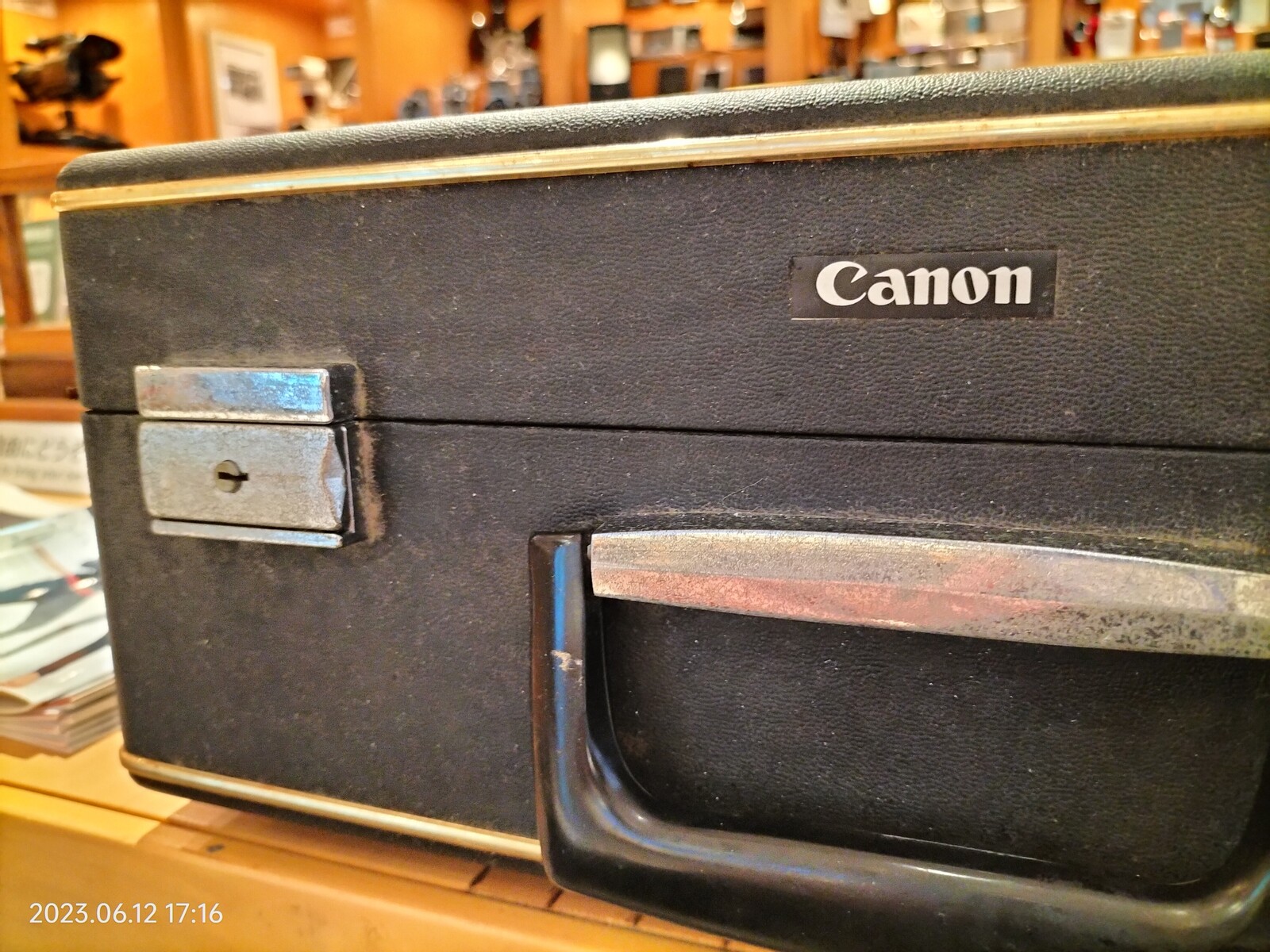 1968/昭和43/Canon/AUTO ZOOM 1218 SUPER ZOOM/12倍光学ズーム/F1.8/キヤノン8mm機として最大倍率 ...