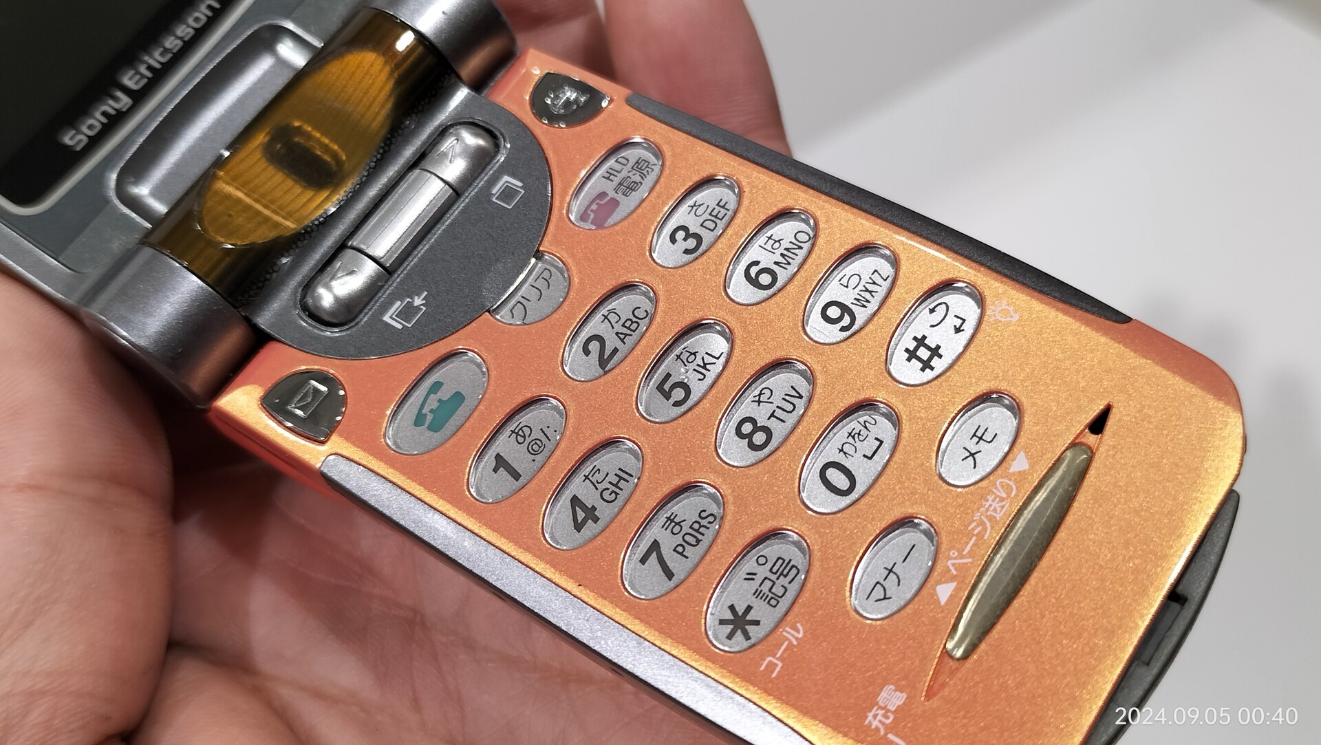 2001/平成13/Sony Ericsson/C1002S/着せ替え/オレンジ/折りたたみ/ソニー・エリクソン発足後の最初のケータイ ...