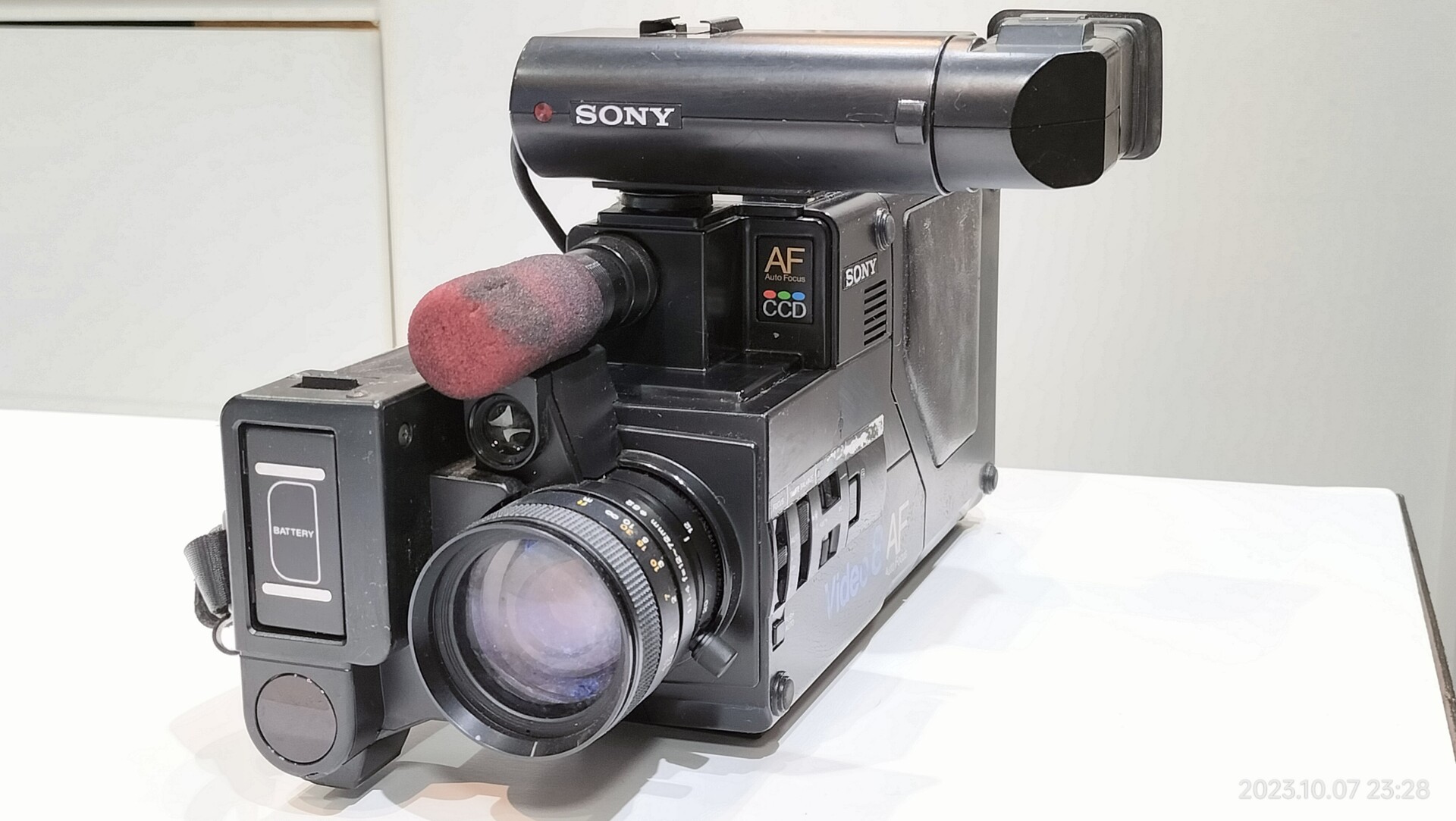 1985/昭和60/SONY/CCD-V8AF/初代8ミリビデオカメラCCD-V8のAF追加版/ : Extinct Media Museum ...
