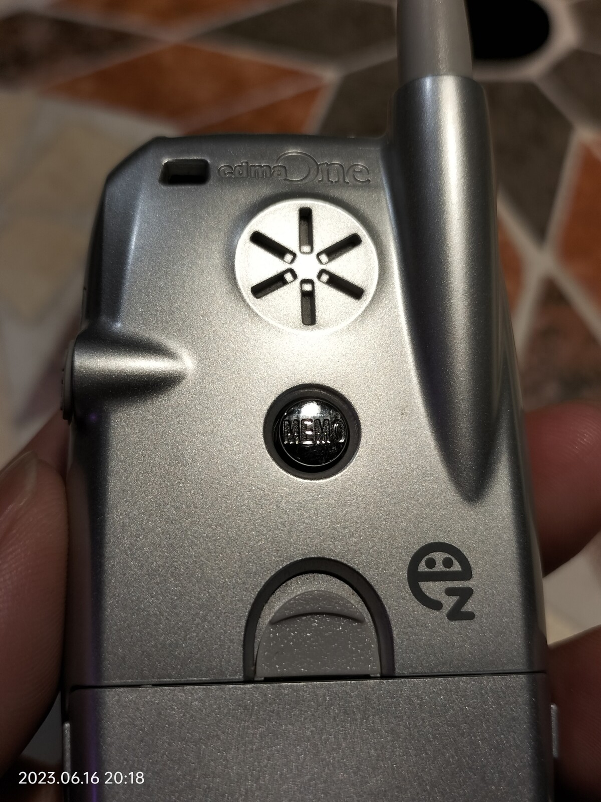 2001/平成13/Panasonic/C408P/cdmaOne/16和音/256色カラー液晶/シルバー : Extinct Media Museum | 絶滅メディア博物館