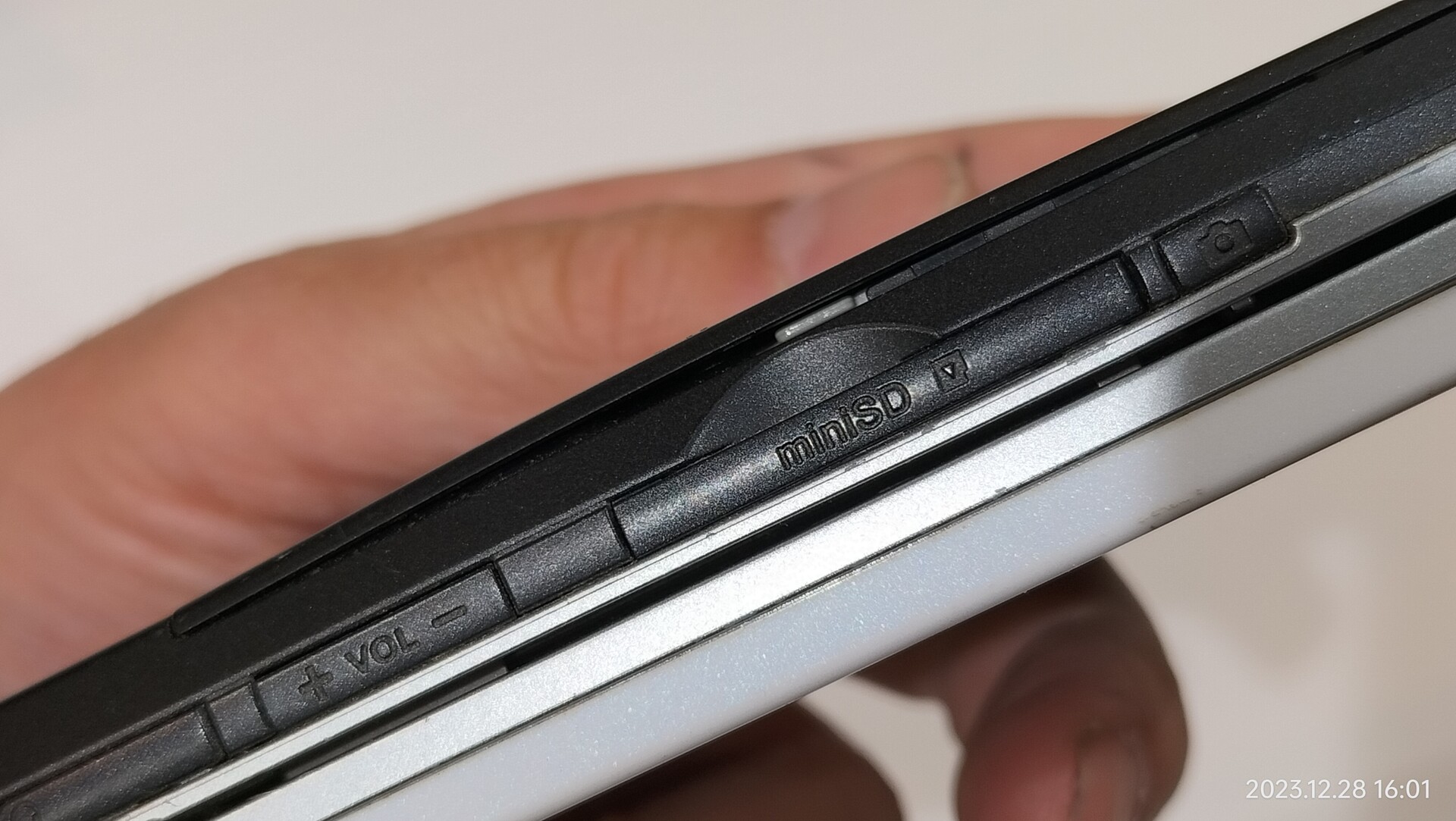 2007/平成19/SHARP/EM・ONE/S01SH/Windows Mobile 5.0/イーモバイル/デュアルスライド機構/131万 ...