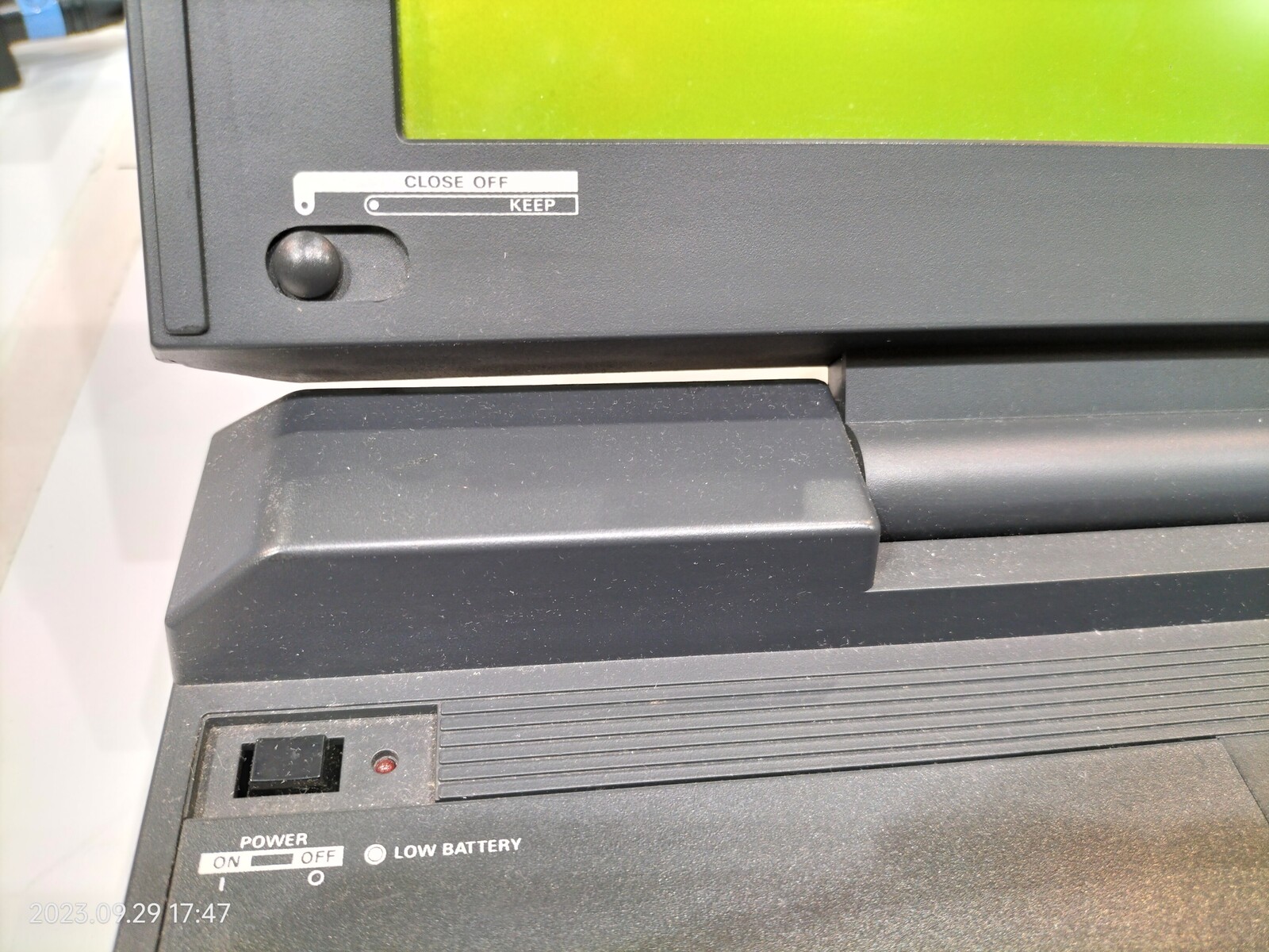 1986/昭和61/NEC/PC-98LT/NEC初のラップトップパソコン/3.5インチFDD/標準384KB/最大640KB/3.8kg ...