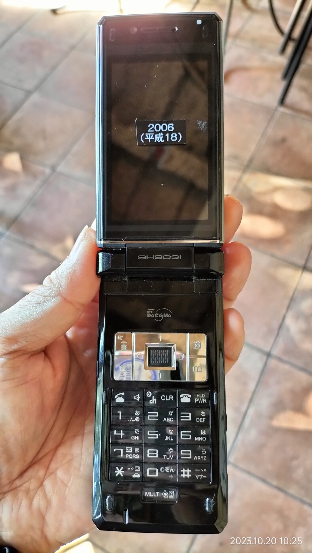 2006/平成18/SHARP/SH903i/DoCoMo/2軸ヒンジ/320万画素/オニキスブラック/ : Extinct Media ...