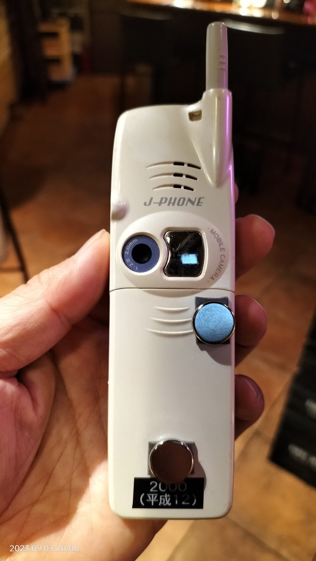 2000/平成12/SHARP/J-SH04/初代写メール/256色カラー液晶/グレイスホワイト/ : Extinct Media Museum | 絶滅メディア博物館