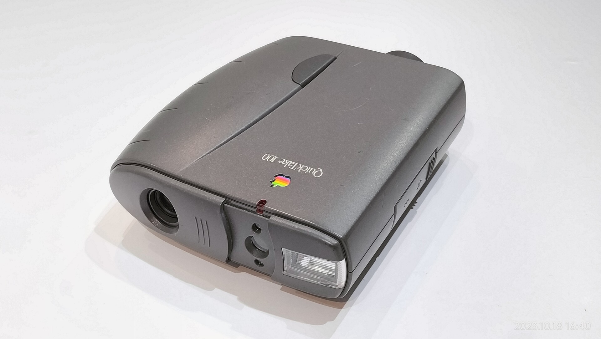 1994/平成6/Apple/QuickTake 100/アップル初のデジタルカメラ/生産はチノン/単焦点/35万画素/VGA/内蔵メモリー ...