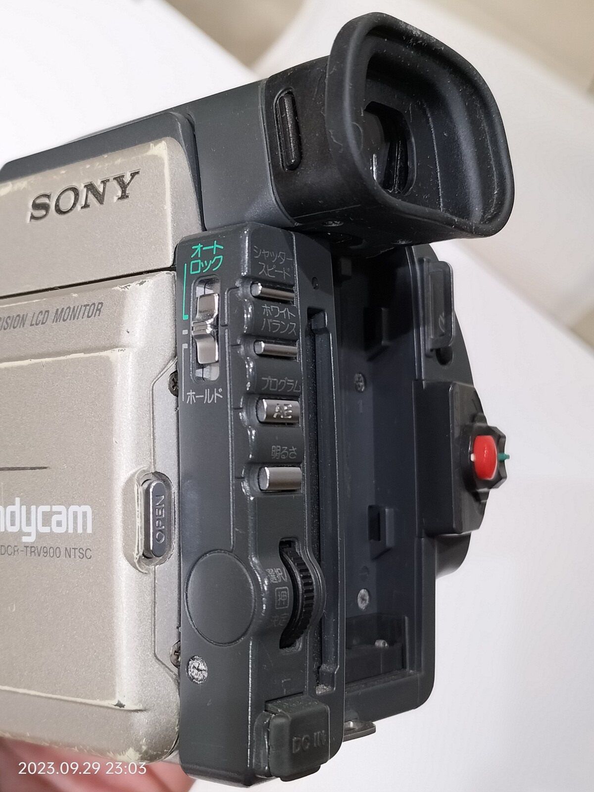 1998/平成10/SONY/DCR-TRV900/Handycam/小型ボディに3CCDを搭載した傑作機/3CCD/38万画素/DV ...
