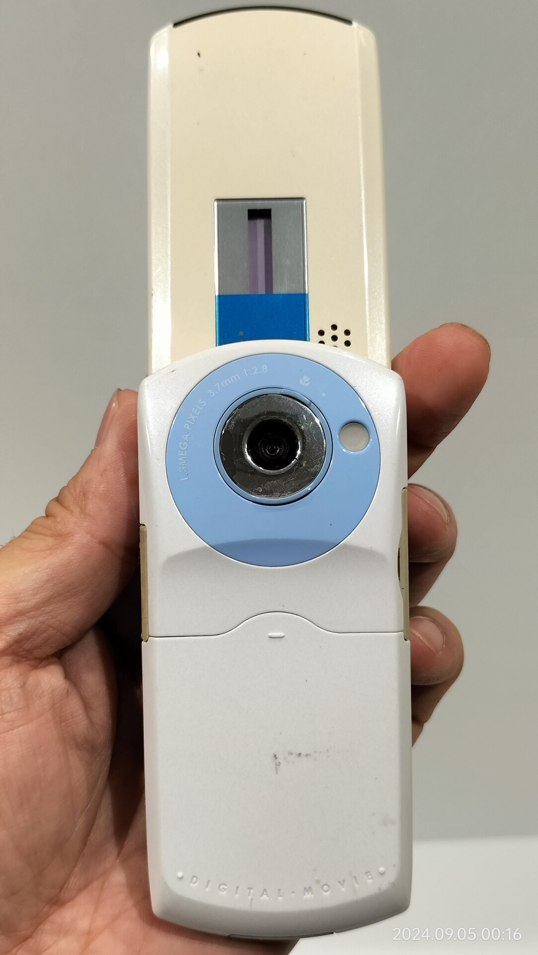 2005/平成17/SHARP/SH700iS/NTT DoCoMo/126万画素/クールホワイト/ : Extinct Media ...