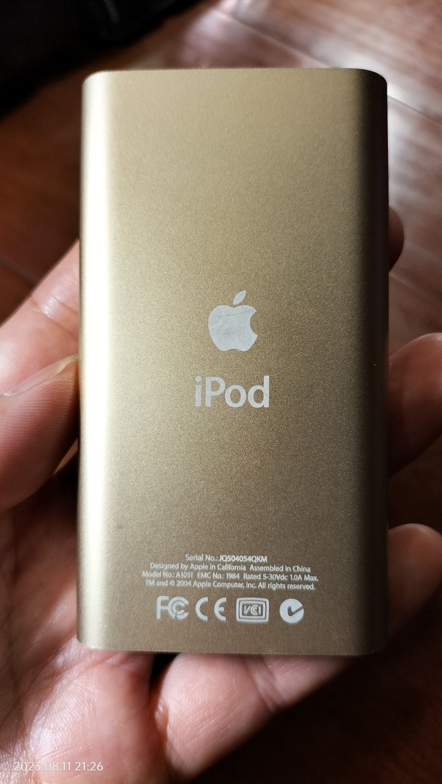 2004/平成16/Apple/iPod mini/4GB/クリックホイール/1インチマイクロドライブ/アルマイト加工/グッドデザイン賞金賞 ...