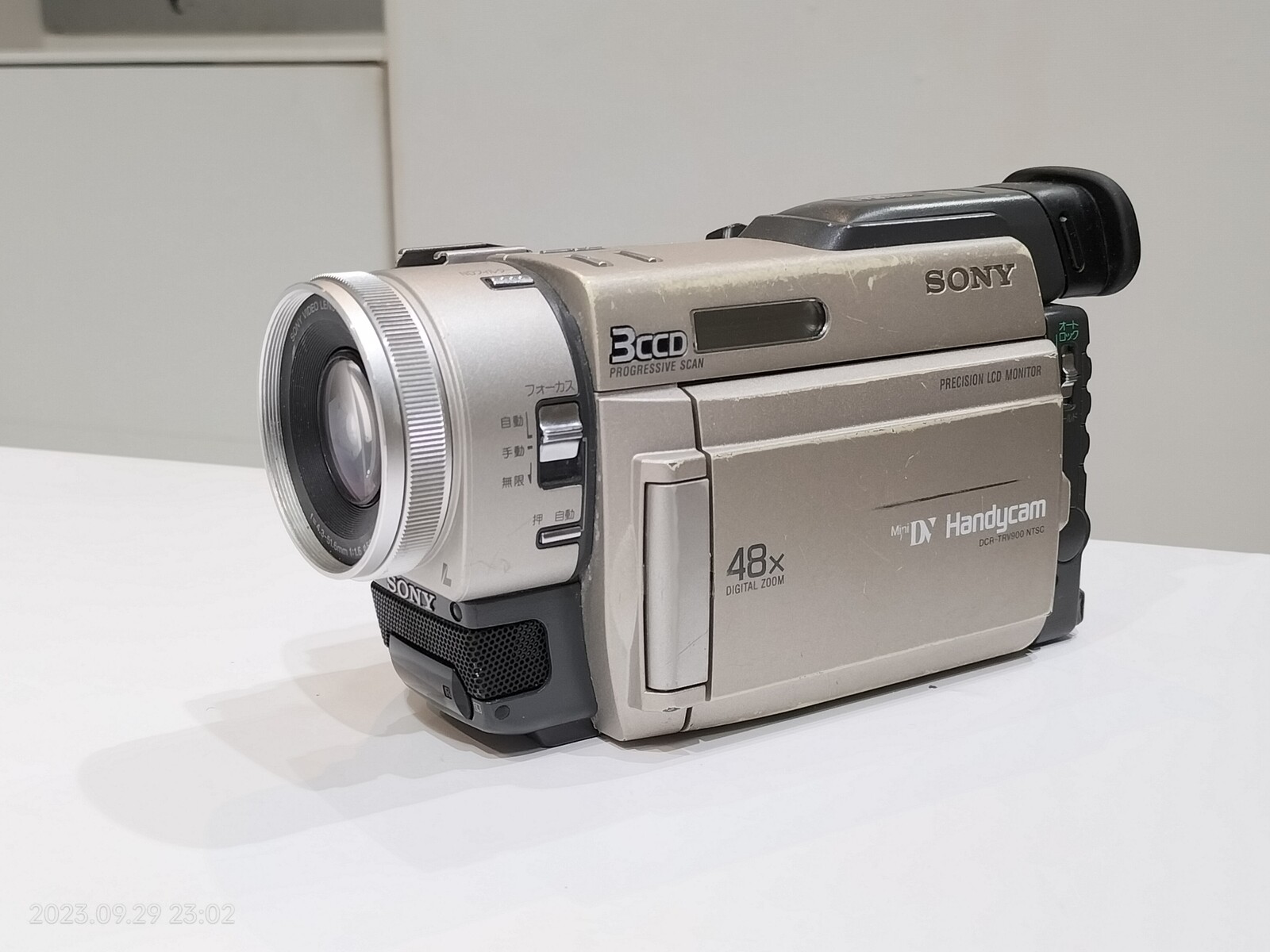 1998/平成10/SONY/DCR-TRV900/Handycam/小型ボディに3CCDを搭載した傑作機/3CCD/38万画素/DV ...