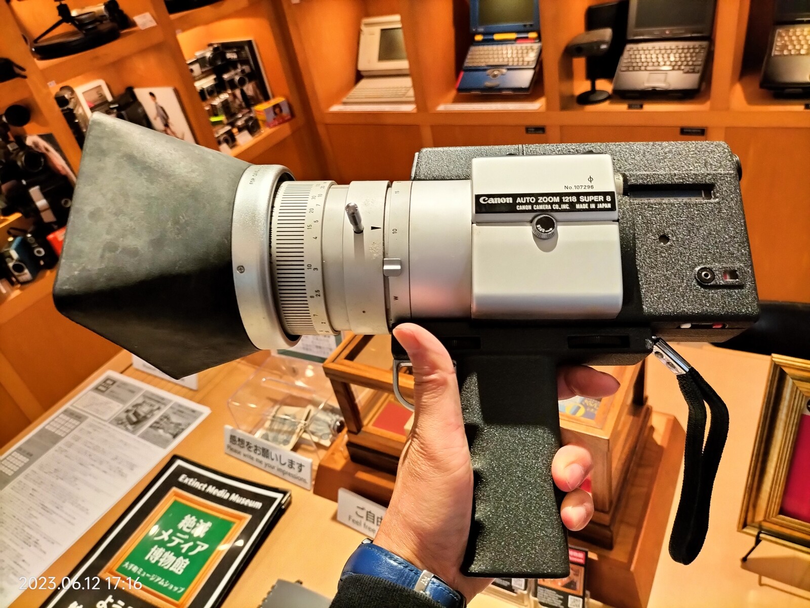 1968/昭和43/Canon/AUTO ZOOM 1218 SUPER ZOOM/12倍光学ズーム/F1.8/キヤノン8mm機として最大倍率 ...