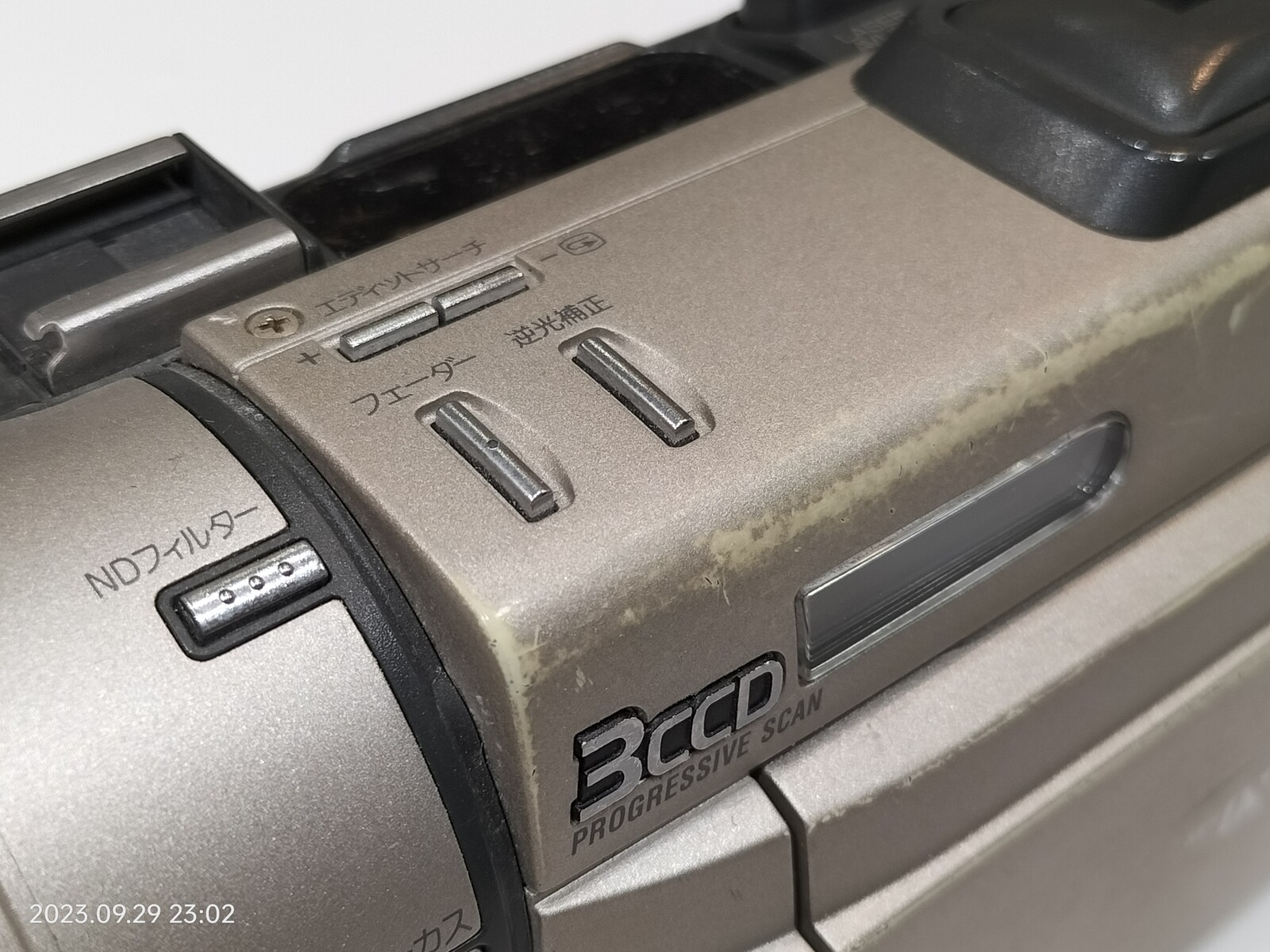 1998/平成10/SONY/DCR-TRV900/Handycam/小型ボディに3CCDを搭載した傑作機/3CCD/38万画素/DV ...