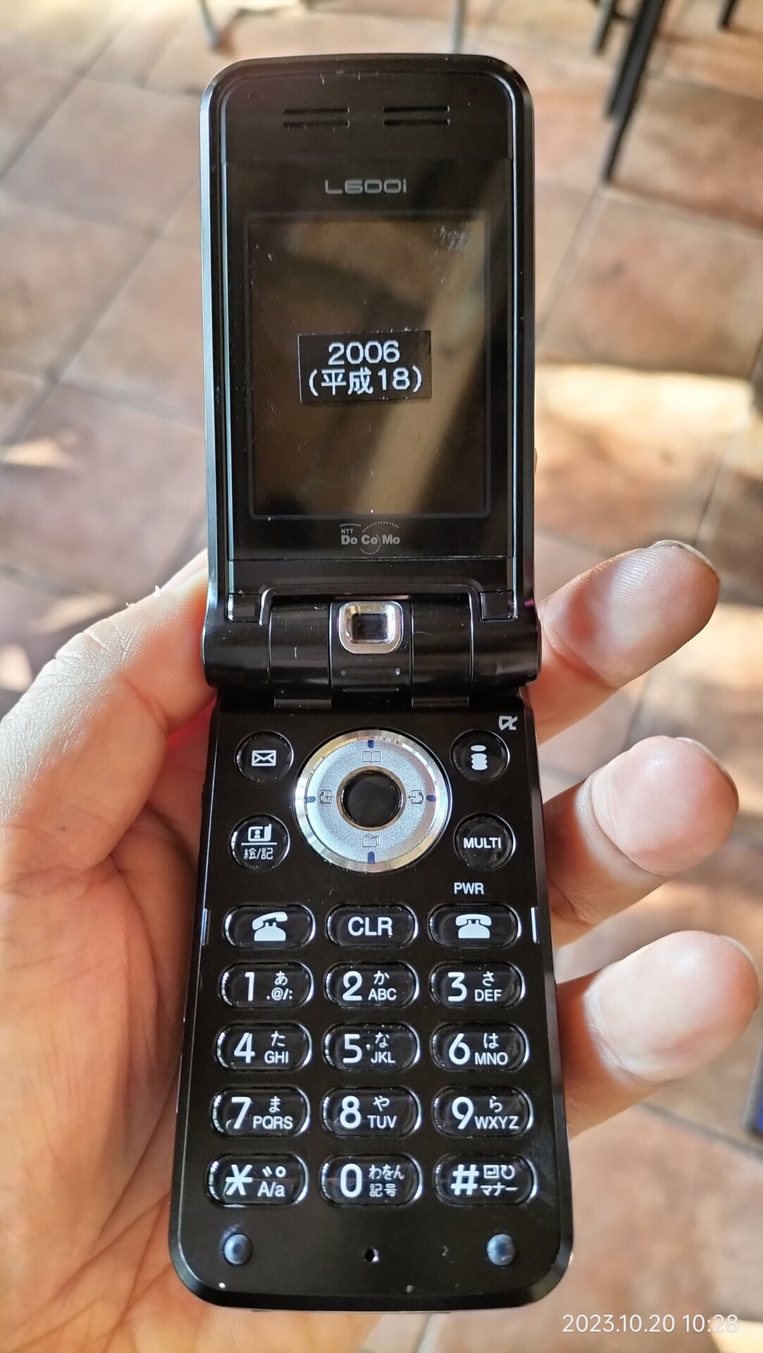 2006/平成18/LG/L600i/DoCoMo/SIMPURE L/ヒンジ回転カメラ/ : Extinct Media Museum ...