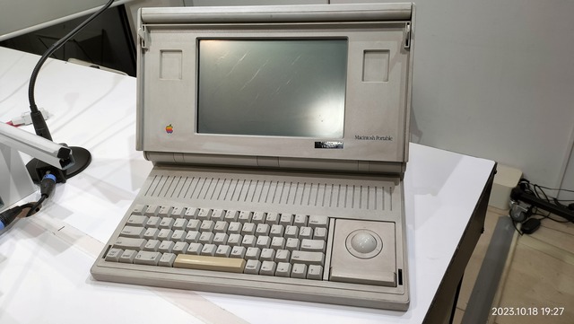 1989/平成1/Apple/Macintosh Portable/Apple初のポータブル機/68HC000/フロッピーディスクドライブ ...