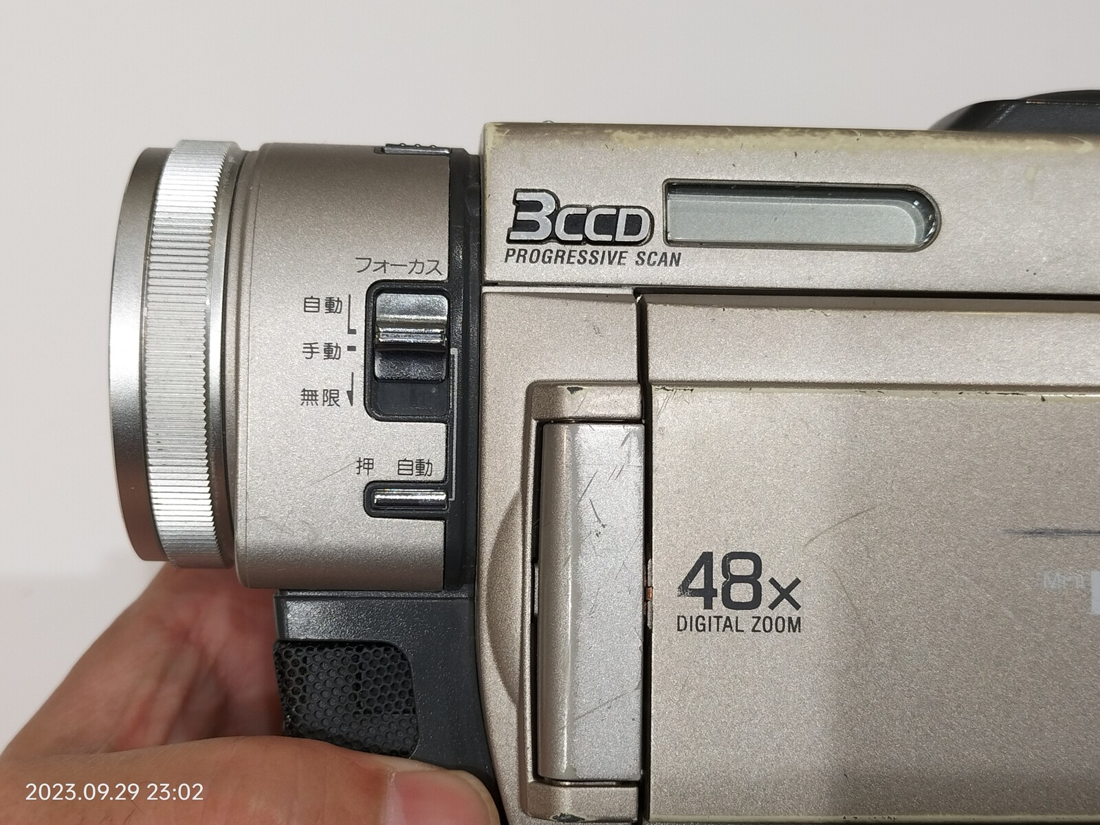 1998/平成10/SONY/DCR-TRV900/Handycam/小型ボディに3CCDを搭載した傑作機/3CCD/38万画素/DV ...