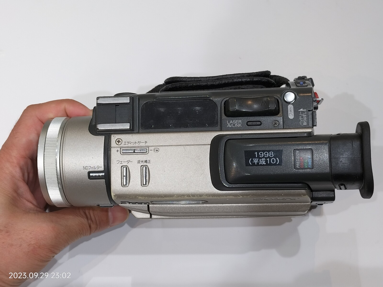 1998/平成10/SONY/DCR-TRV900/Handycam/小型ボディに3CCDを搭載した傑作機/3CCD/38万画素/DV ...